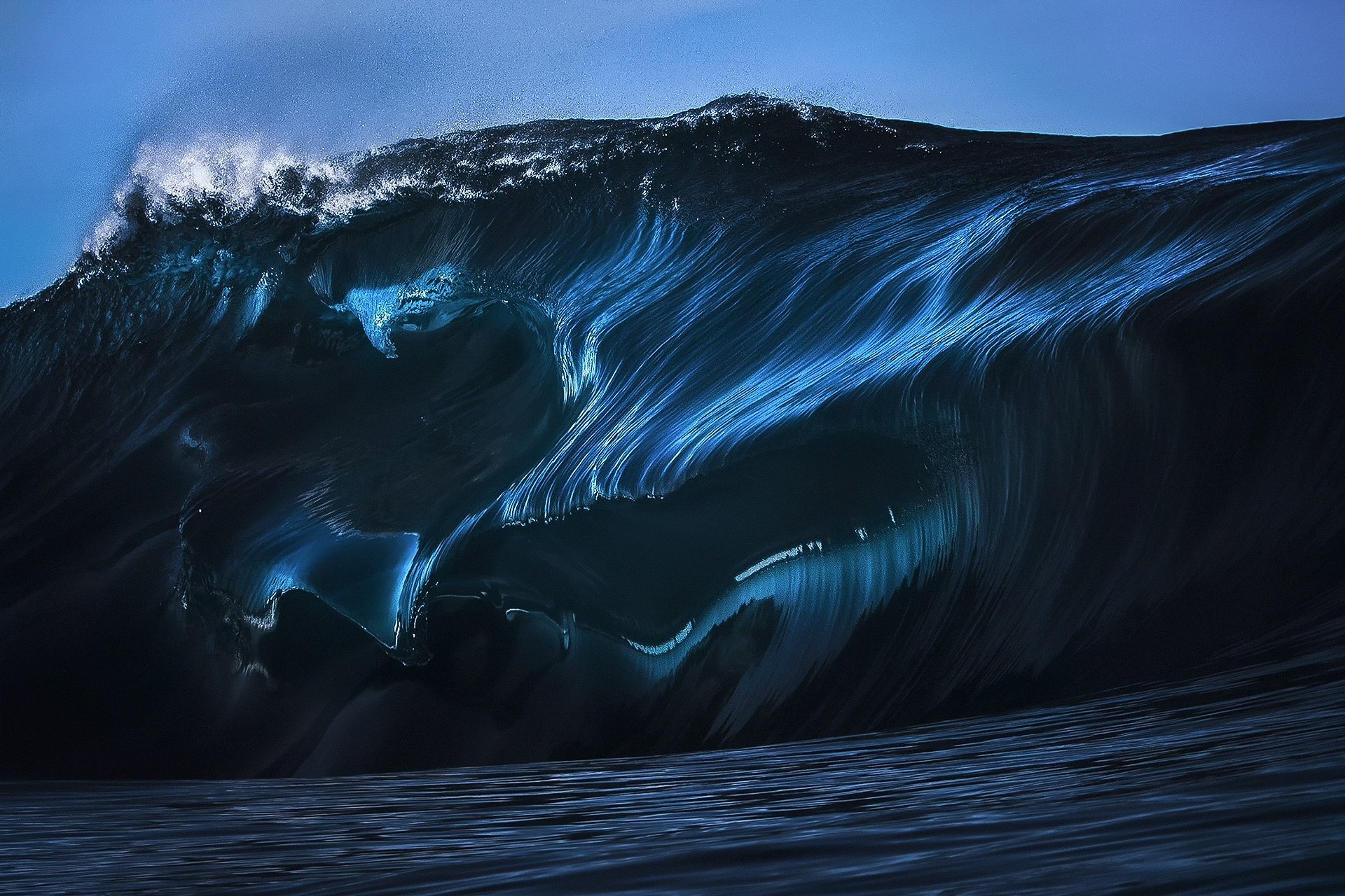 Majestic Wave HD Nature Wallpaper