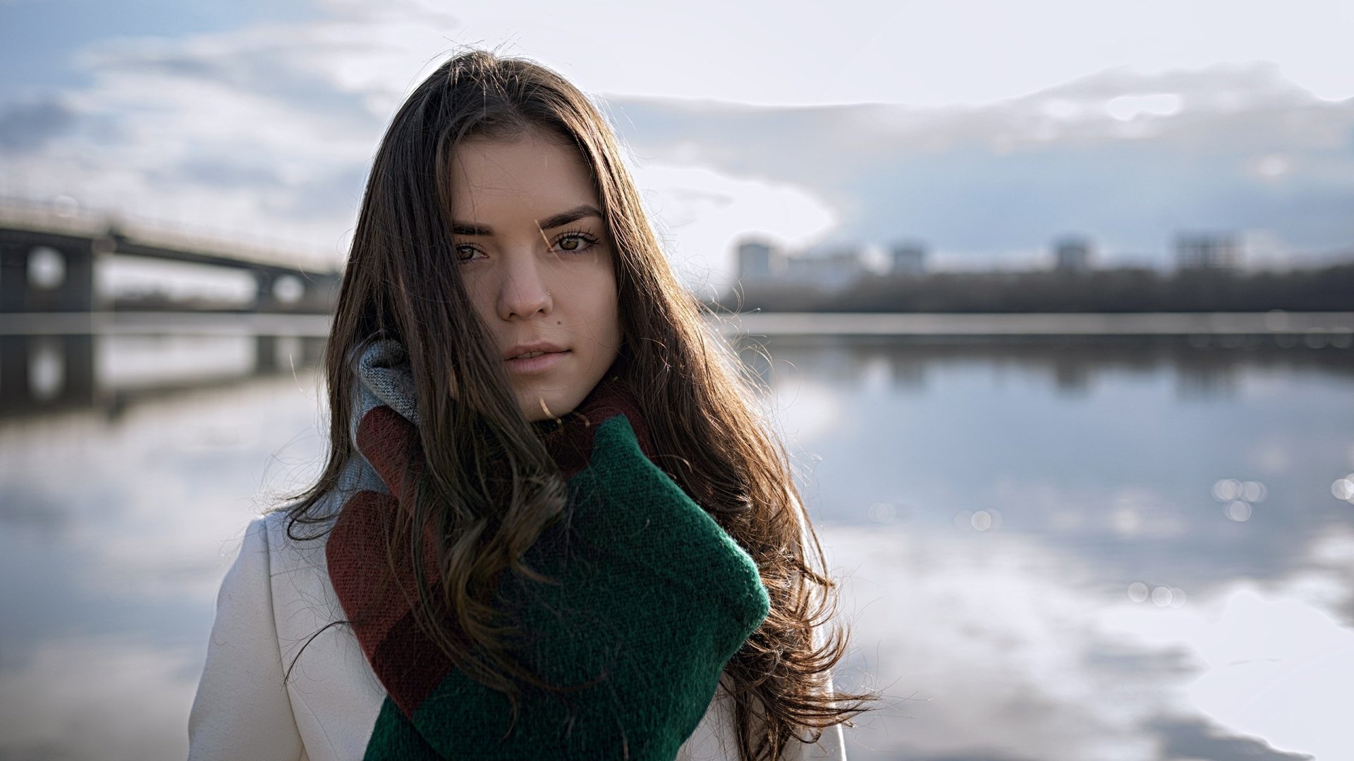 Download Depth Of Field Brunette Woman Model HD Wallpaper | 2560x1440 ...