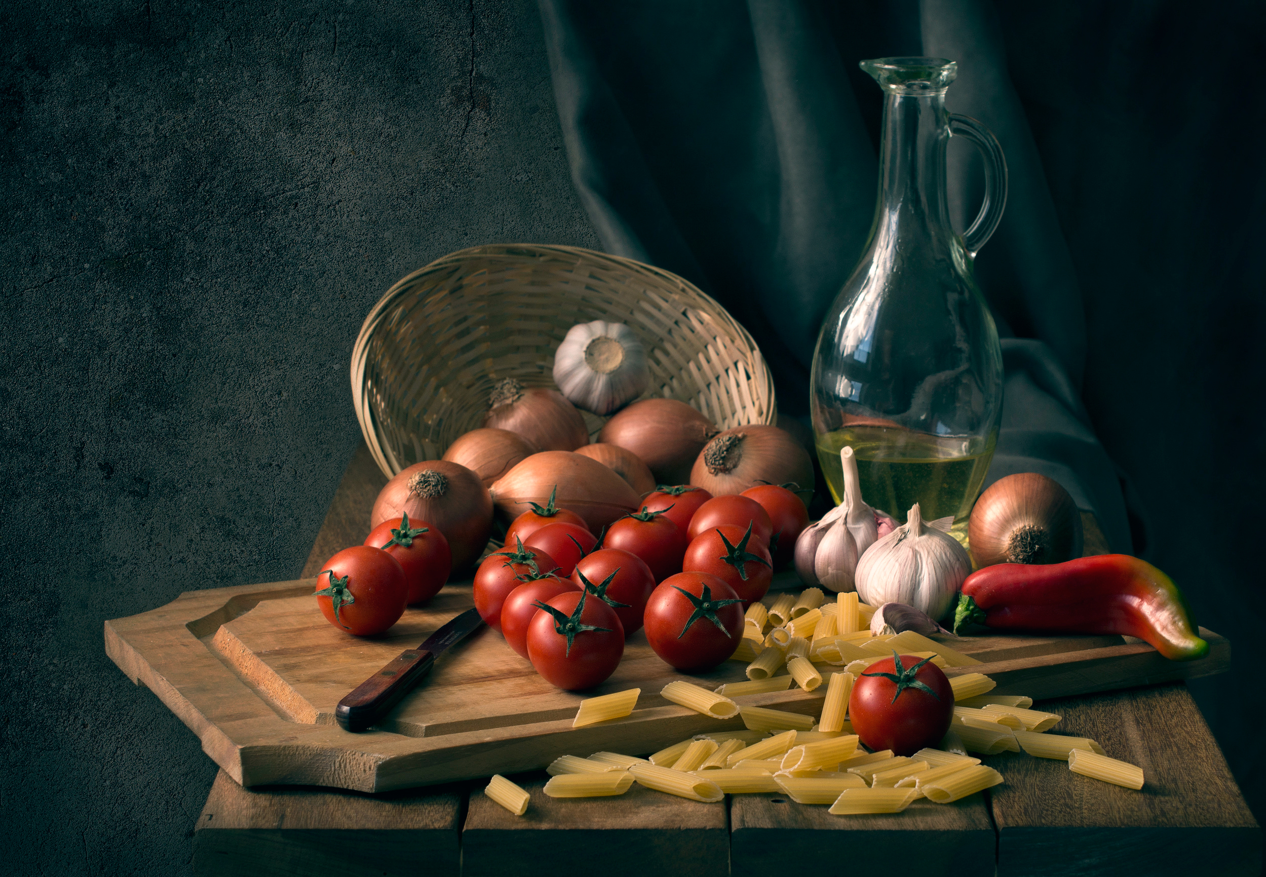 Download Garlic Olive Oil Onion Pasta Tomato Food Still Life HD Wallpaper