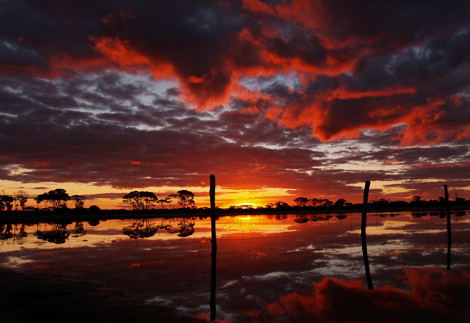 Stunning HD Nature Sunset Reflection Wallpaper