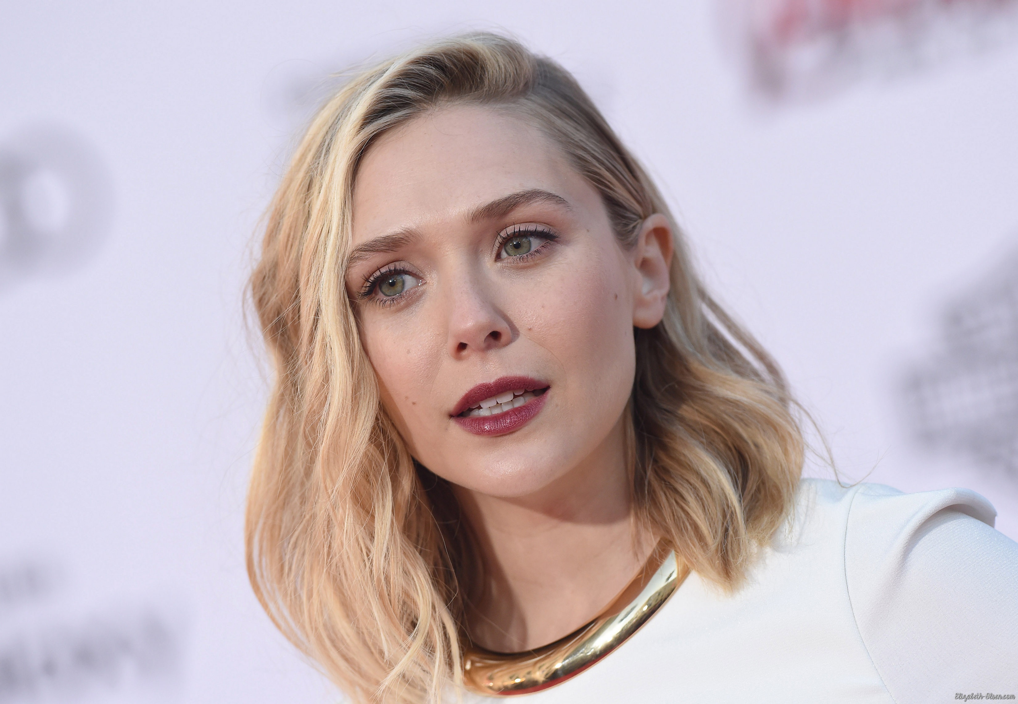 Elizabeth Olsen: Stunning Close-Up HD Wallpaper with Blonde Hair and ...