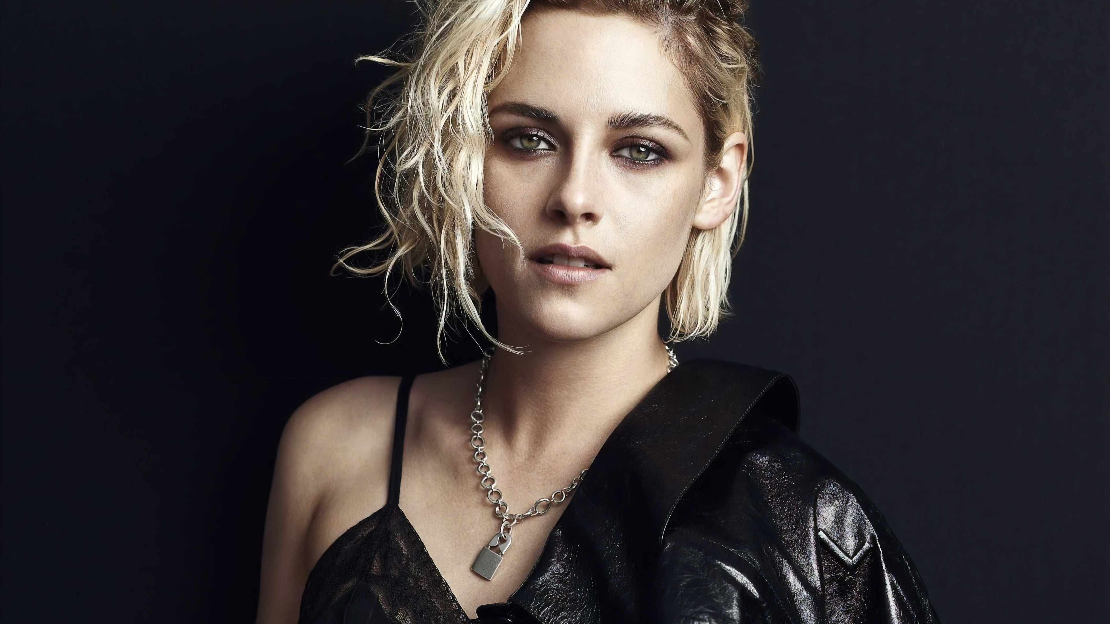 Download Green Eyes Short Hair Blonde Actress American Celebrity