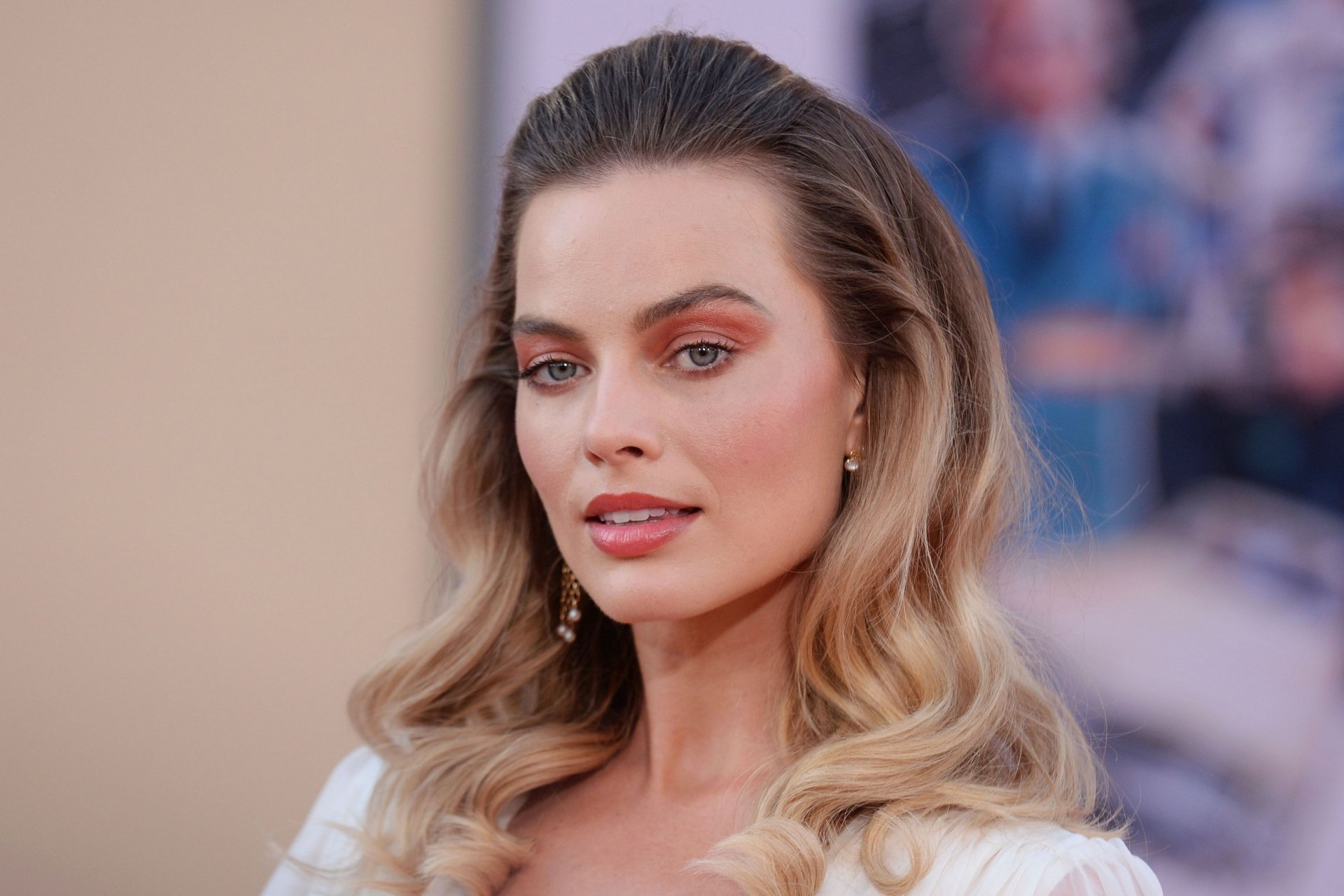 Margot Robbie: Stunning Australian Blonde Actress with Captivating Blue ...
