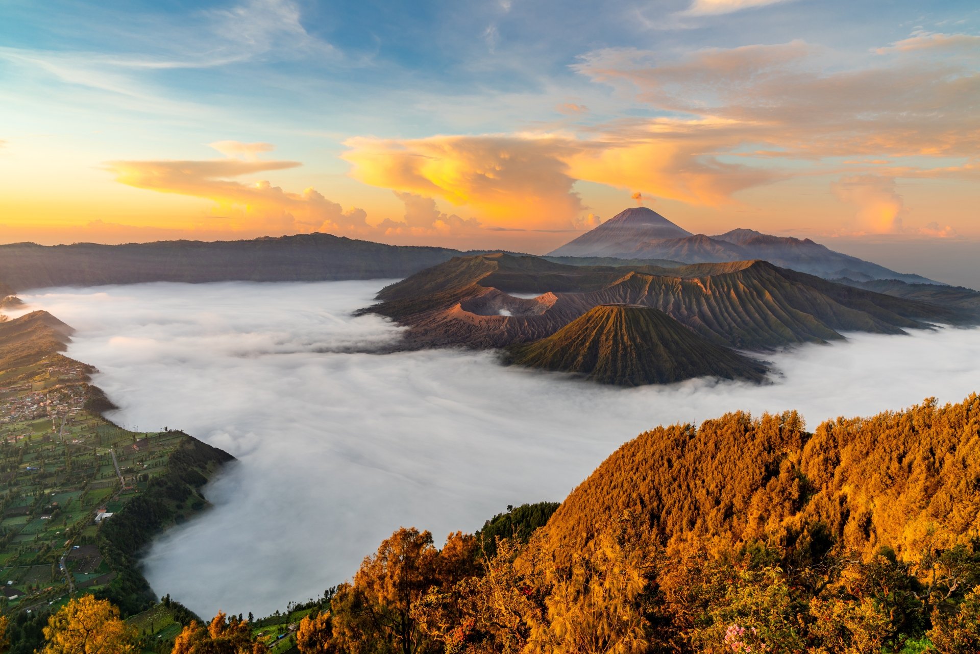 Mount Bromo at Dawn: Majestic Indonesian Volcano in 4K Ultra HD