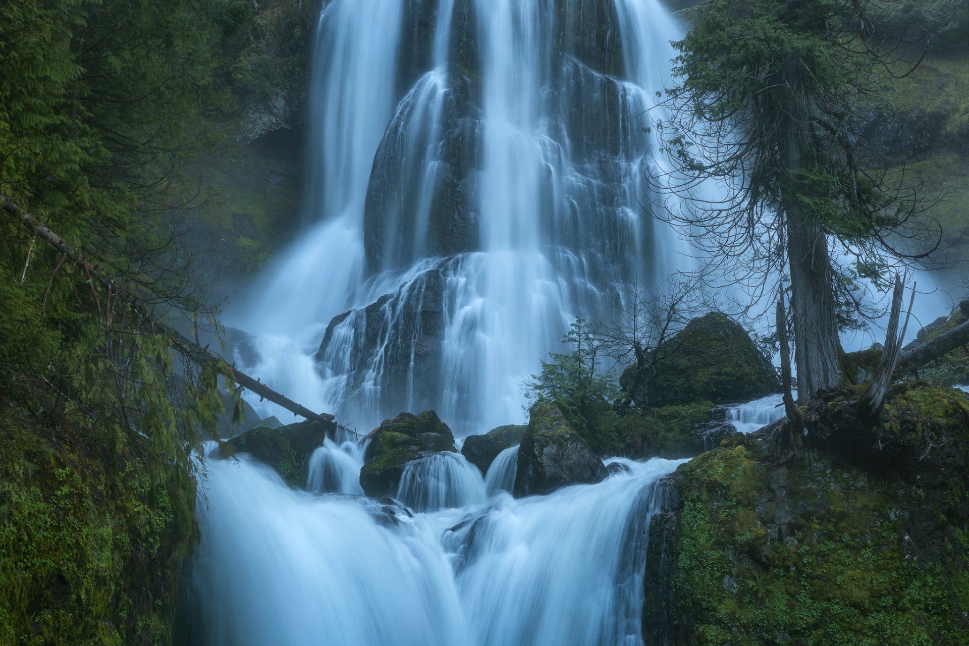 Oregon Creek Falls: Majestic Waterfall HD Nature Wallpaper | 2048x1365 ...