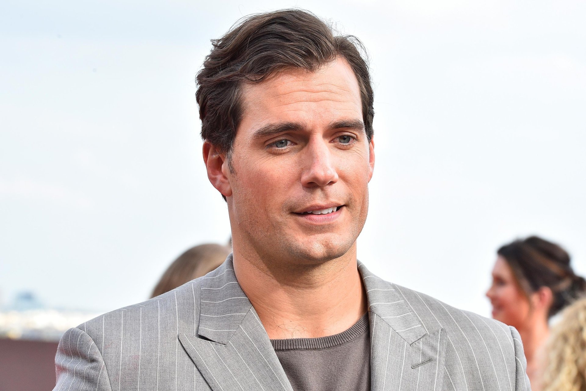 Download British Actor Celebrity Henry Cavill HD Wallpaper | 2700x1800 ...
