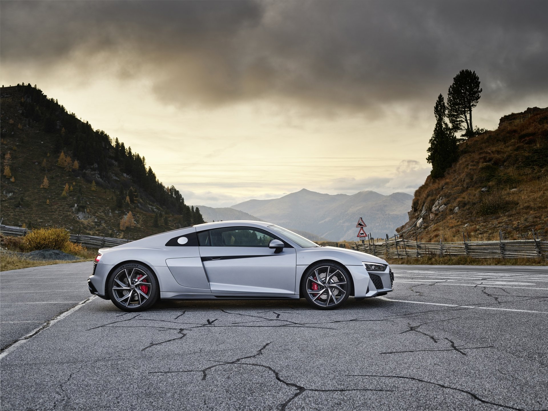 Download Silver Car Car Audi R8 Supercar Audi Vehicle Audi R8 V10 4k Ultra HD Wallpaper