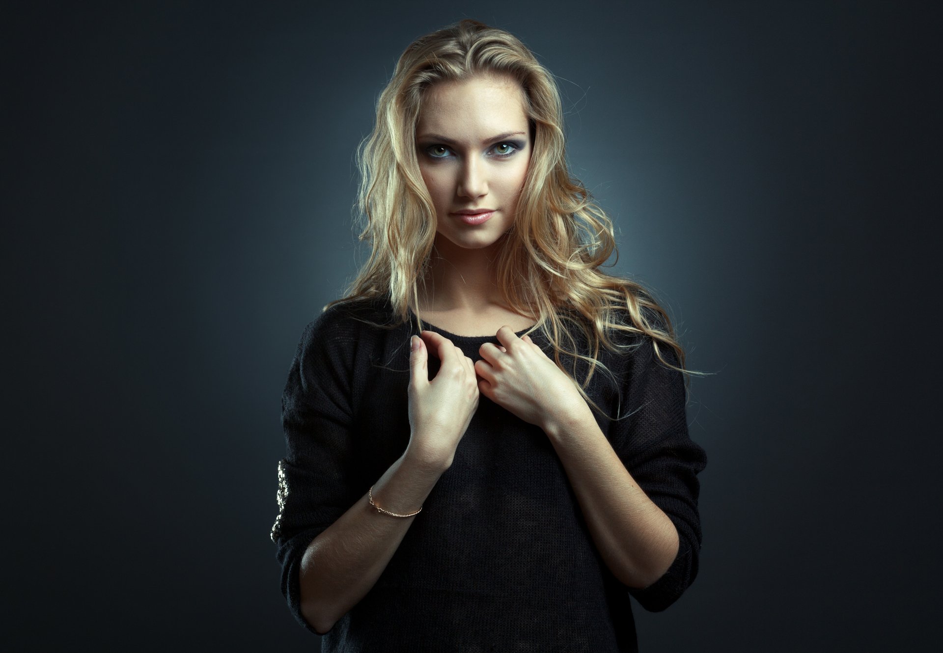 Download Blonde Woman Model 4k Ultra HD Wallpaper