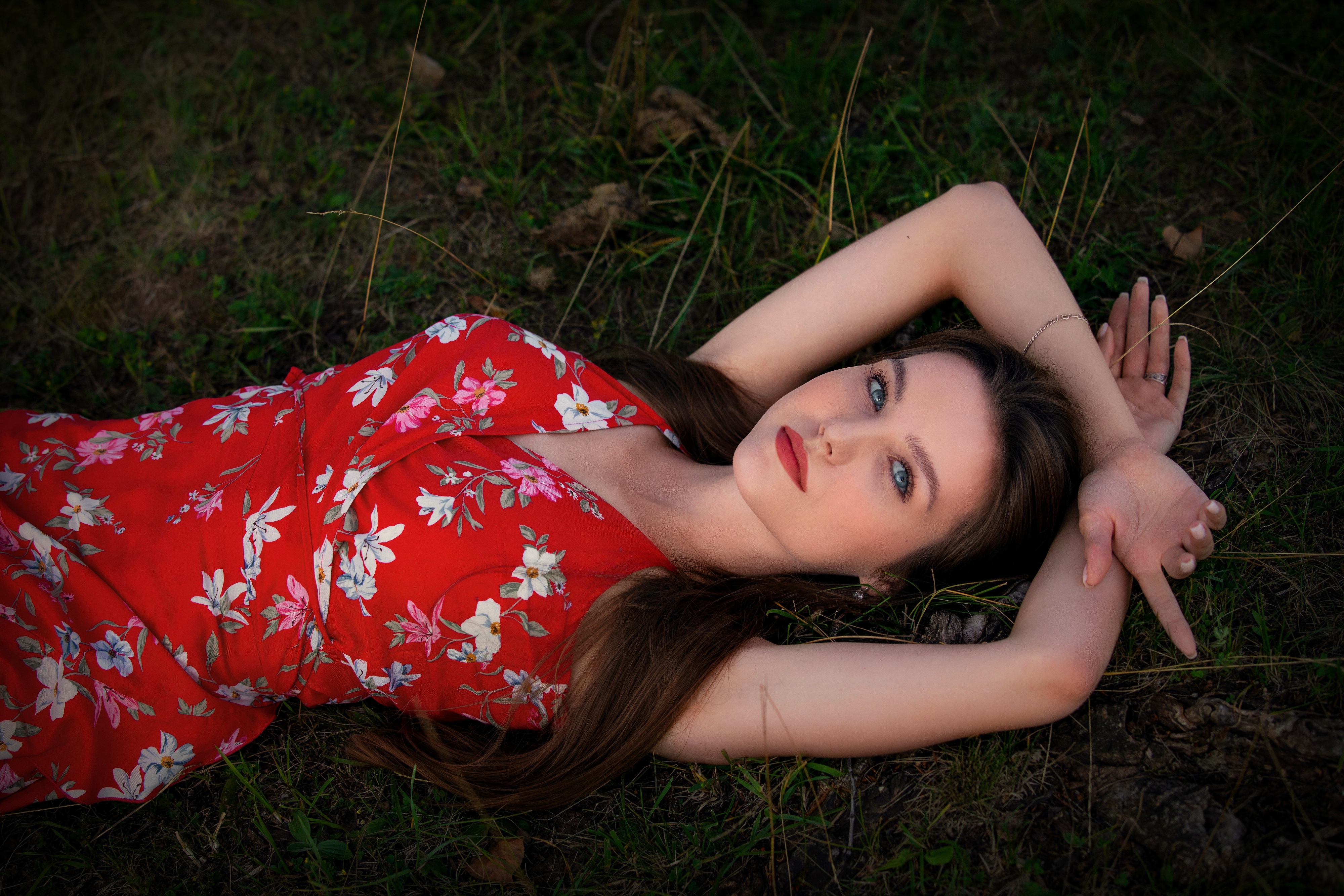 Download Lipstick Dress Blue Eyes Brunette Lying Down Woman Model 4k ...