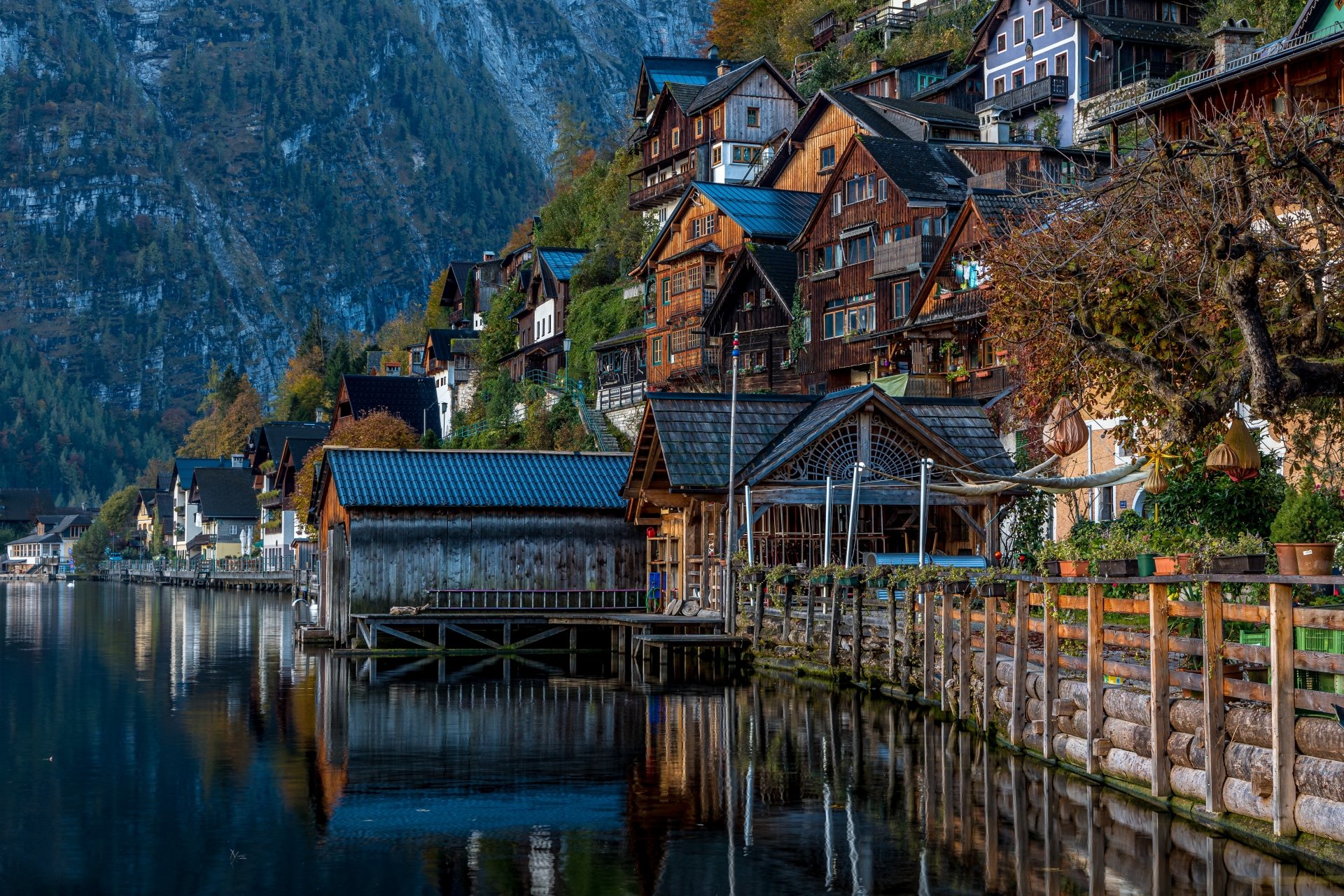 Hallstatt Reflections — Austrian Lakeside Houses (5K Ultra HD)