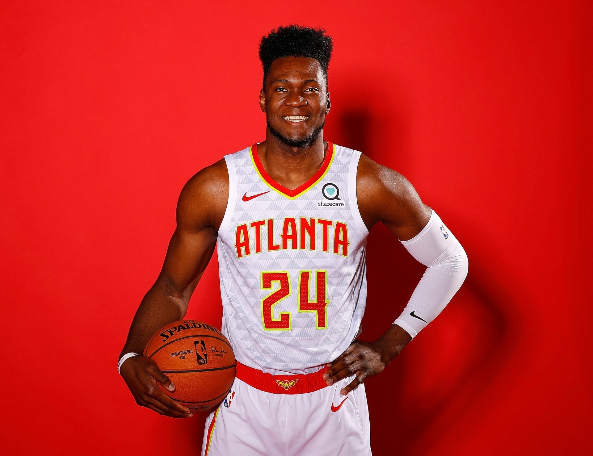 Dynamic Basketball Player in Action - HD Wallpaper