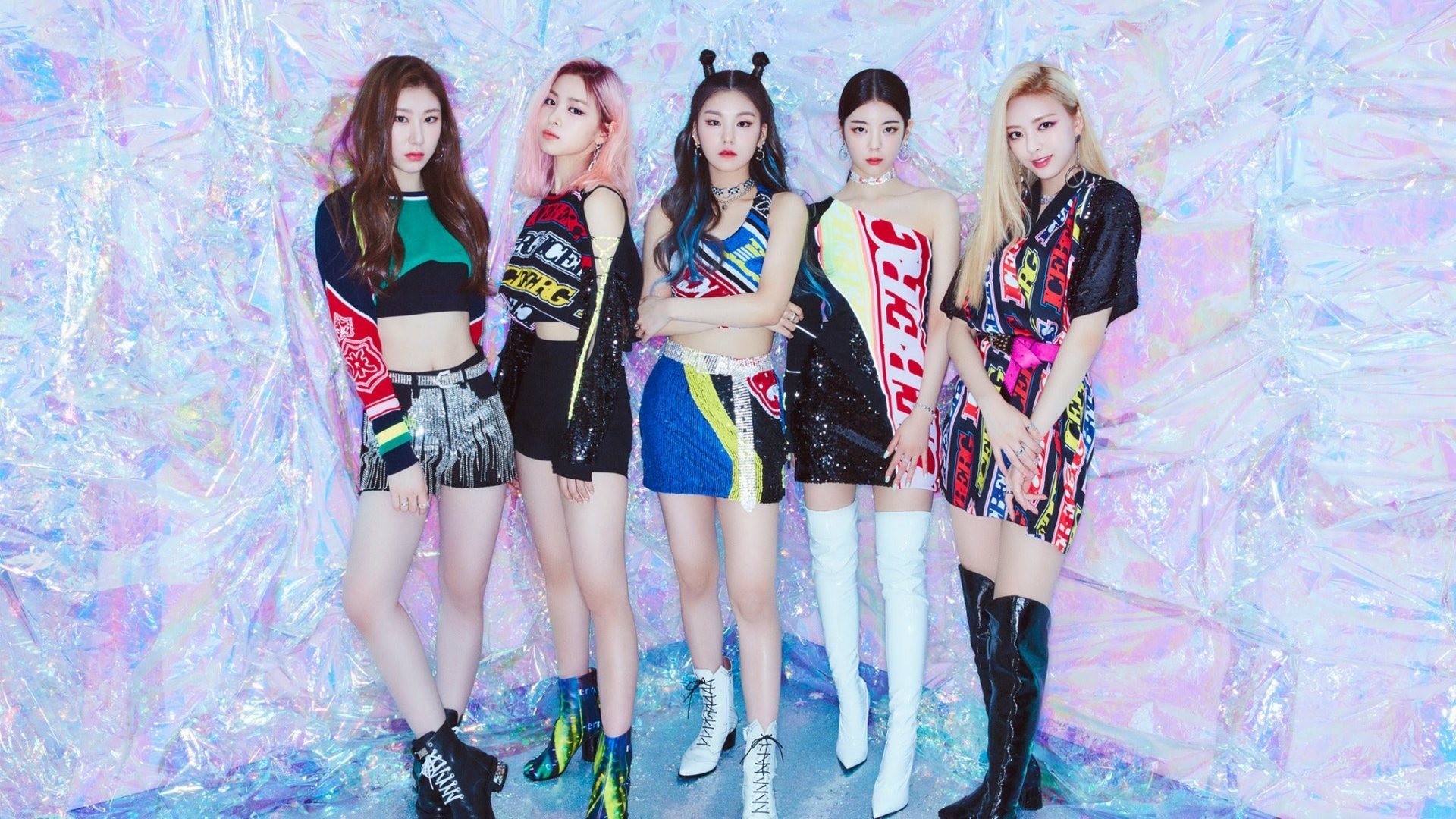 ITZY HD Wallpaper - Vibrant K-Pop Group Desktop Background