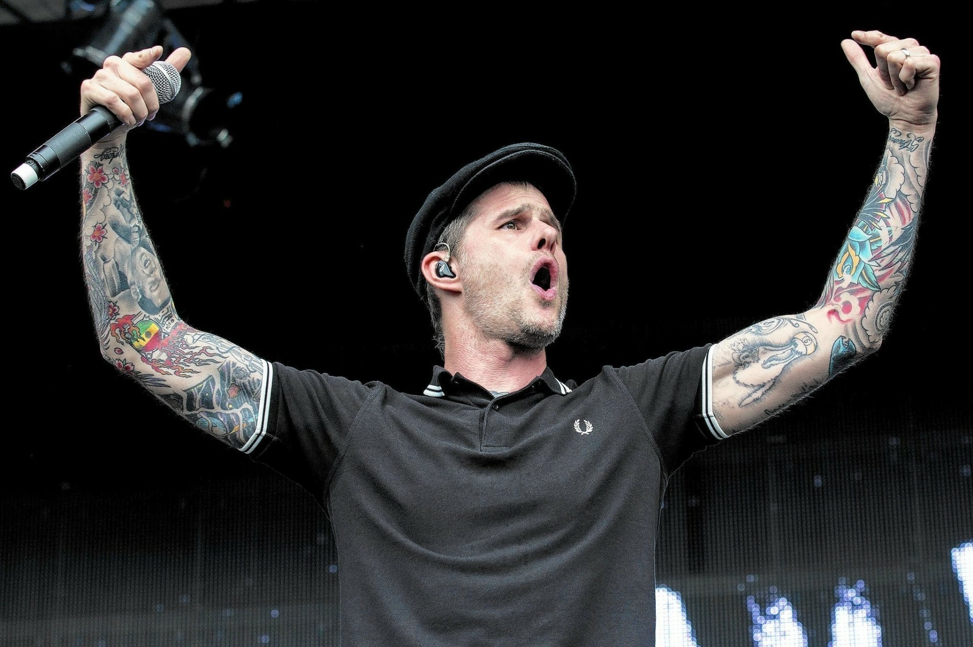 Energetic Band Performance HD Wallpaper - Dropkick Murphys Live