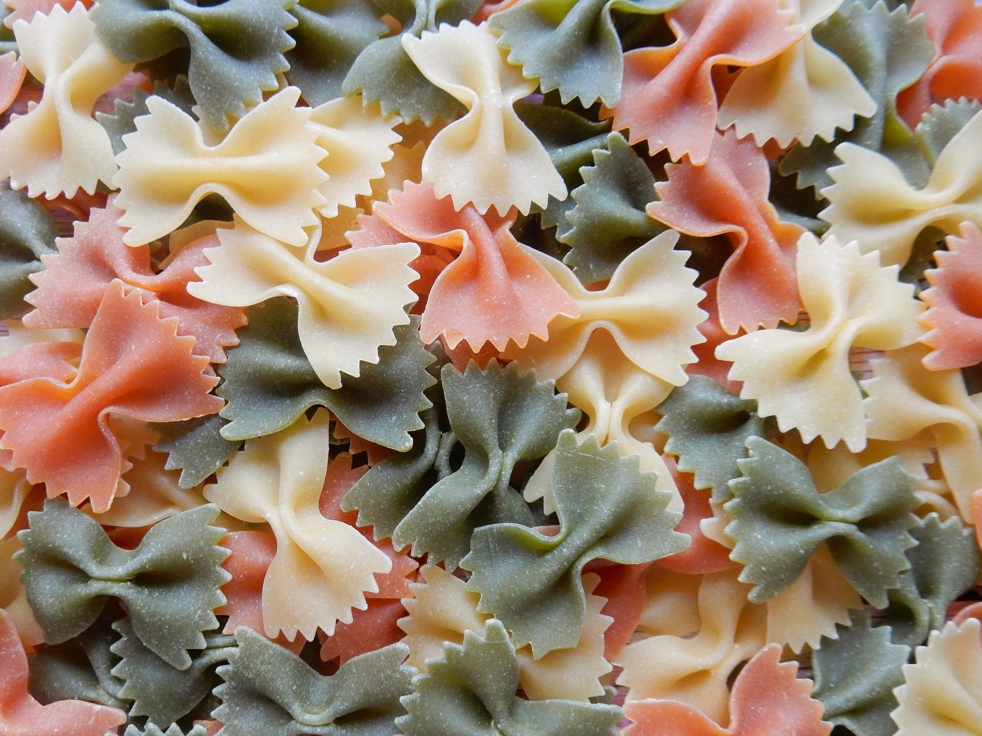 Vibrant Tri-Color Pasta Close-Up | 4K Ultra HD Food Wallpaper