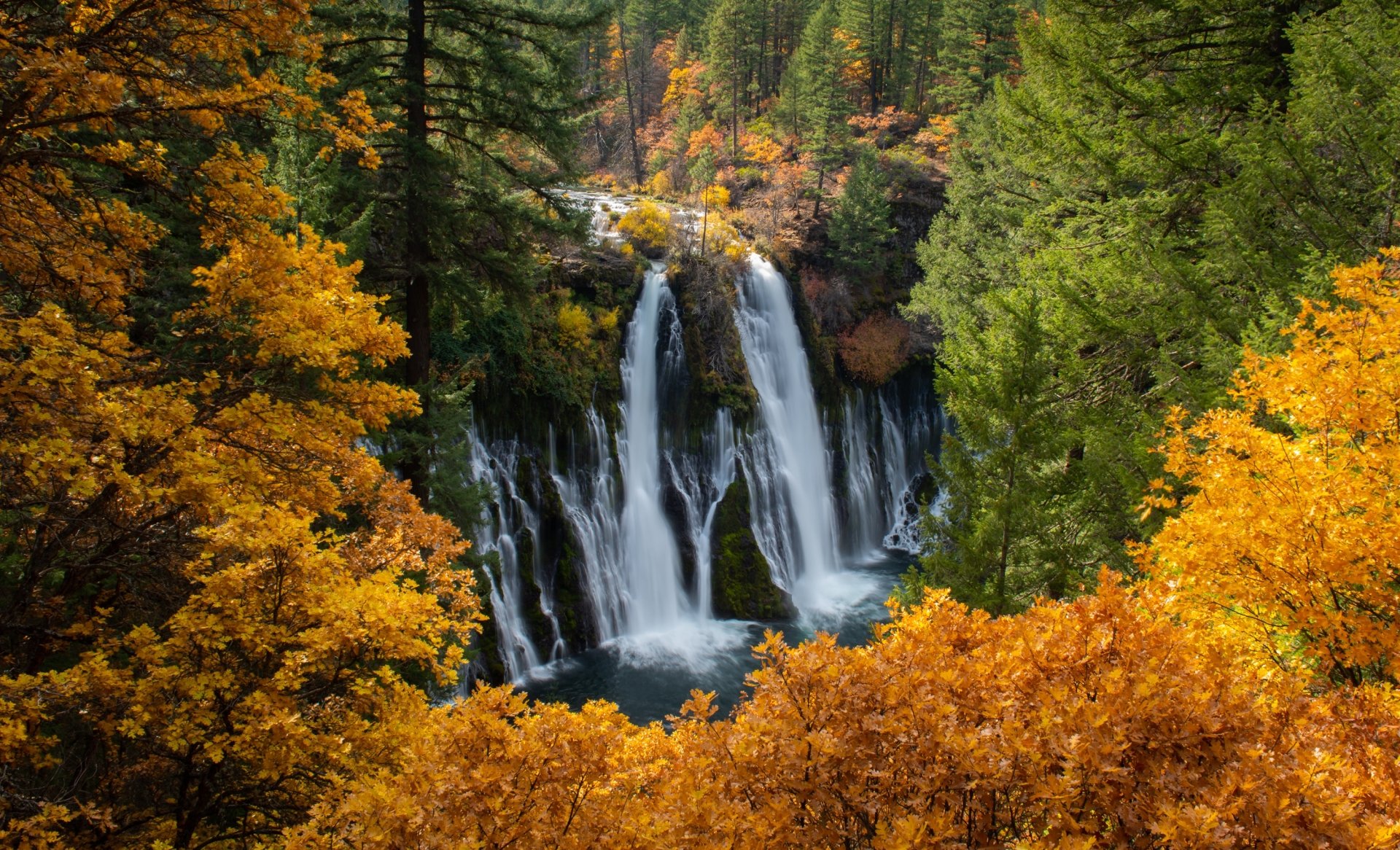 California Fall Waterfall: A Stunning HD Nature Escape