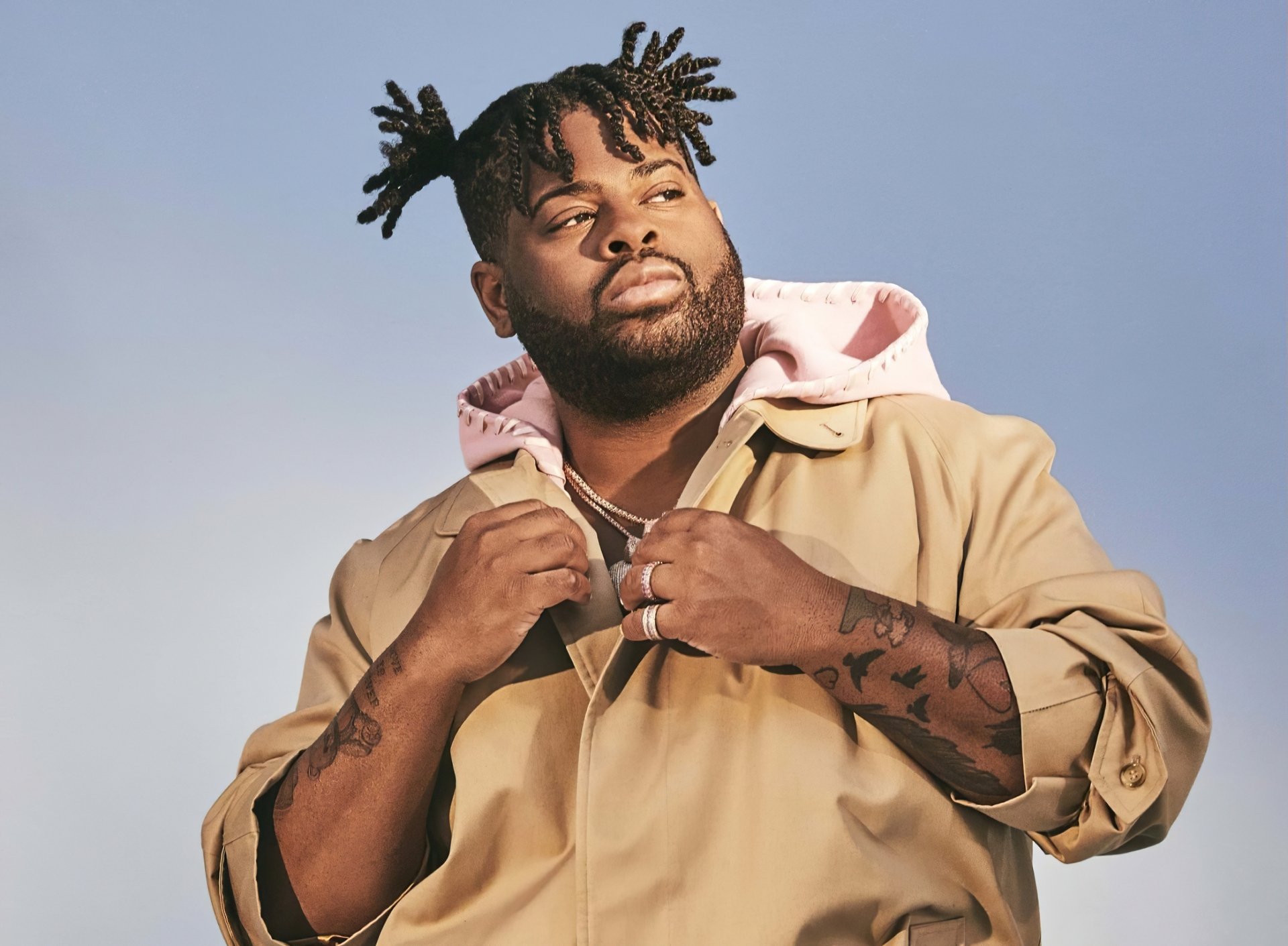 Stylish Man in Pink Sweats HD Wallpaper