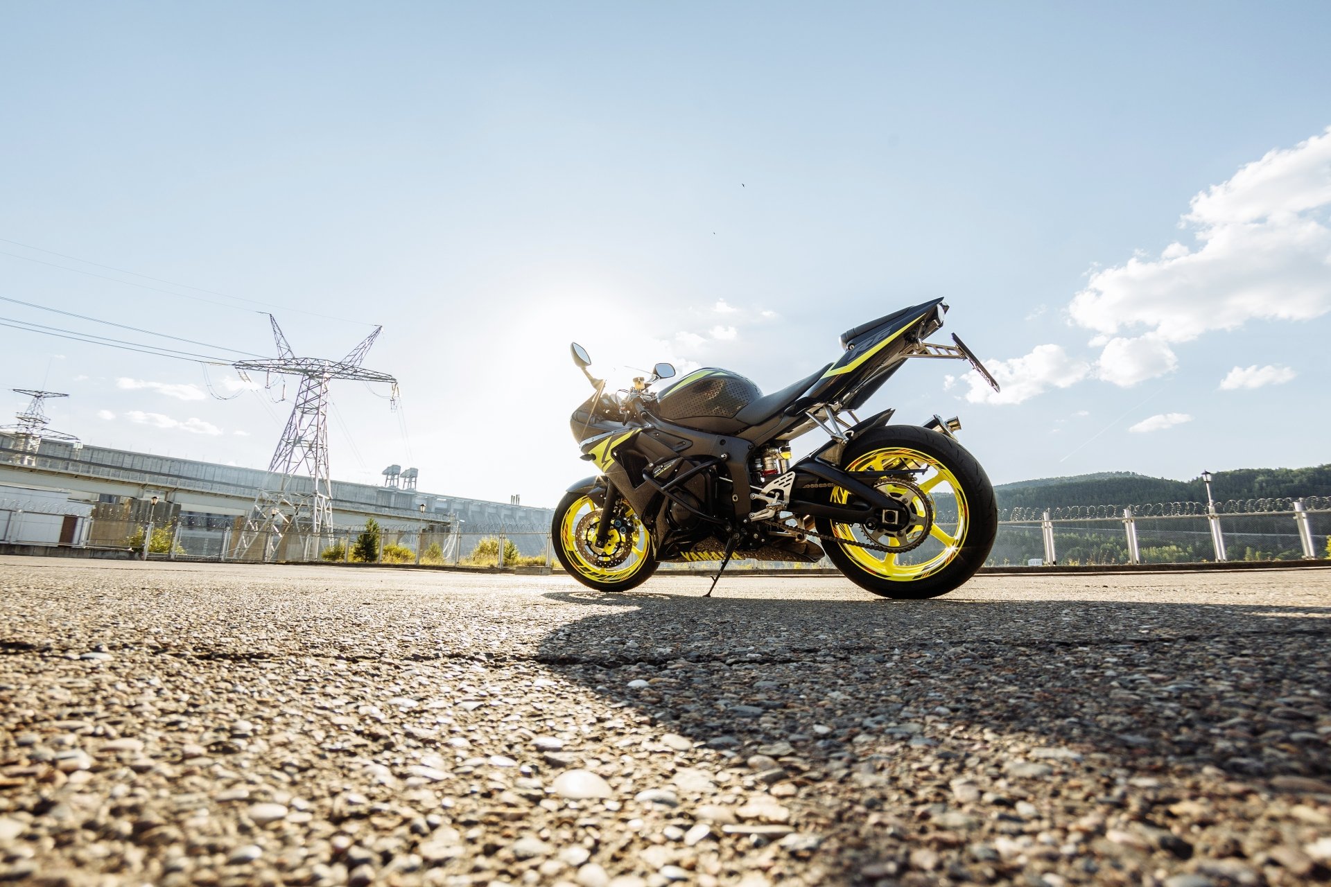 Download Vehicle Yamaha R6 4k Ultra HD Wallpaper