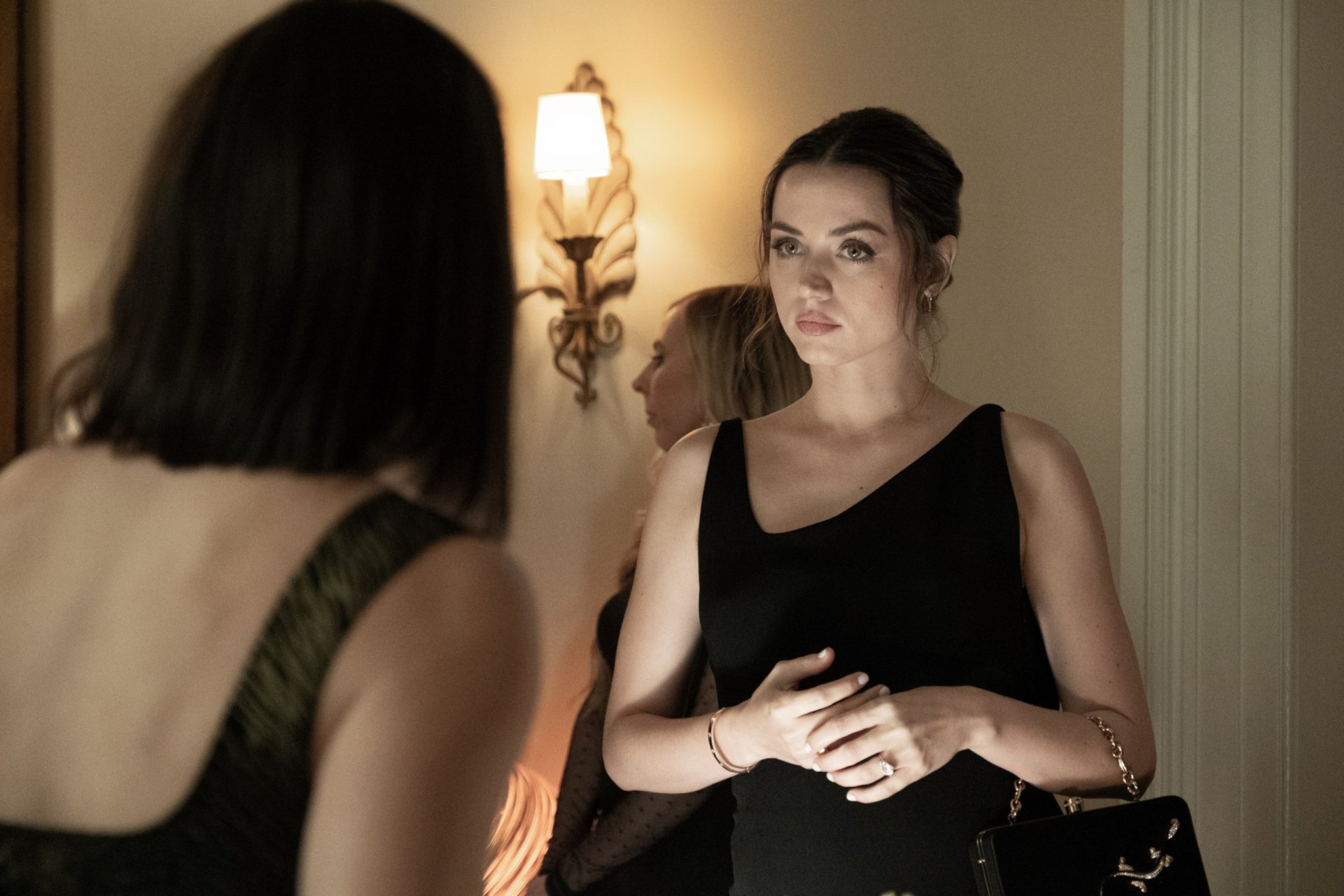 Download Ana De Armas Movie Deep Water HD Wallpaper | 2560x1707 ...