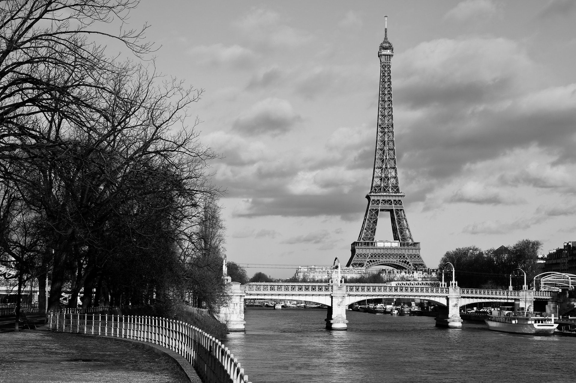 Timeless Paris: Black & White Eiffel Tower and Bridge HD Wallpaper