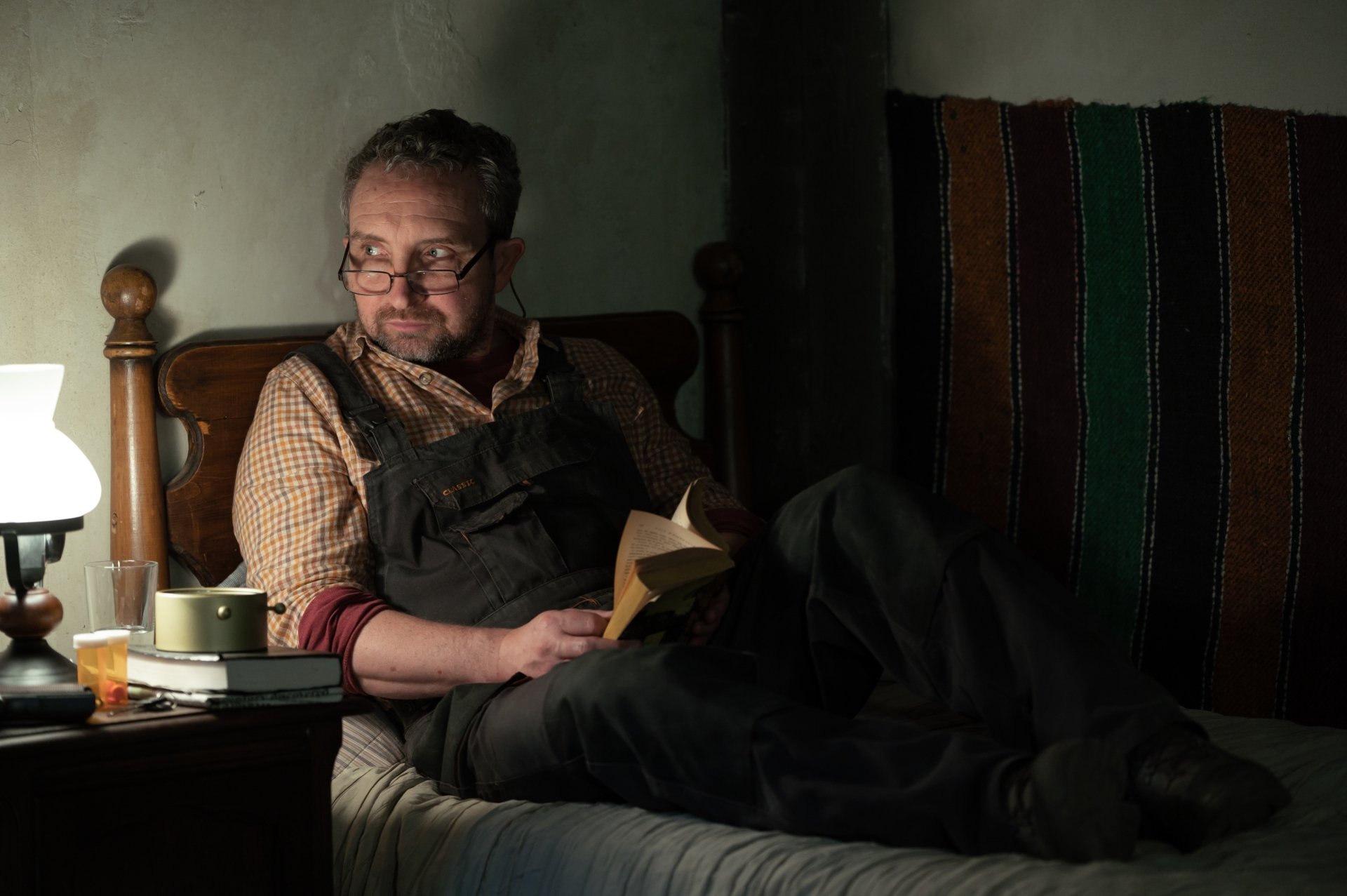 Download Eddie Marsan Movie The Contractor (2022) 4k Ultra HD Wallpaper