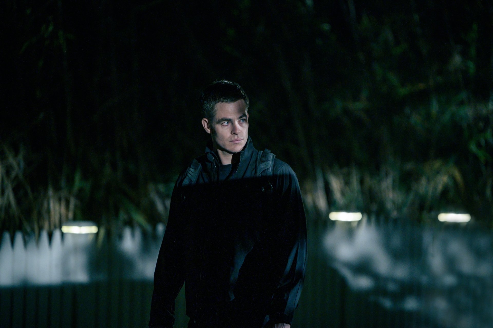 Download Chris Pine Movie The Contractor (2022) 4k Ultra HD Wallpaper