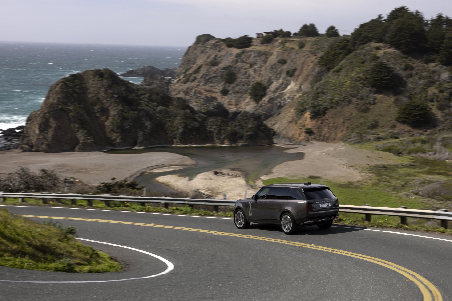 Download Vehicle Range Rover SE P400 8k Ultra HD Wallpaper