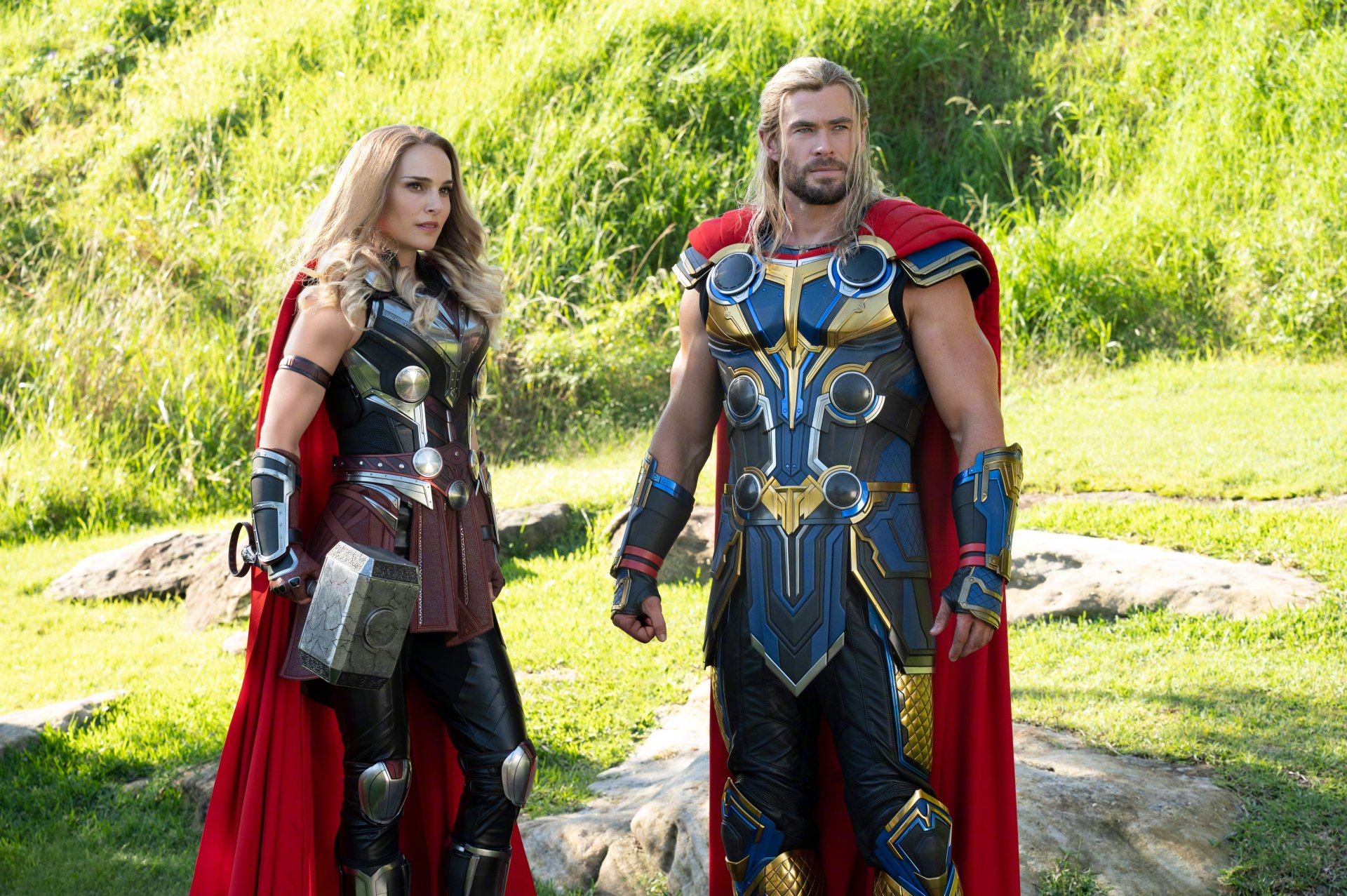 Love and Thunder — Thor & Lady Thor 4K Ultra HD Wallpaper