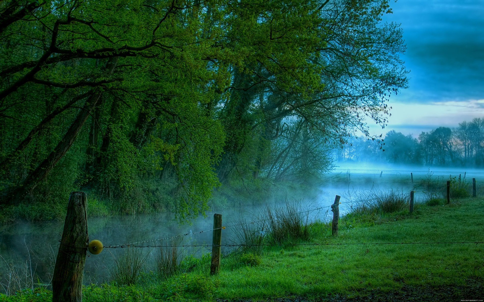 Misty Morning Fence: HD Landscape Photography Wallpaper | 1920x1200 ...