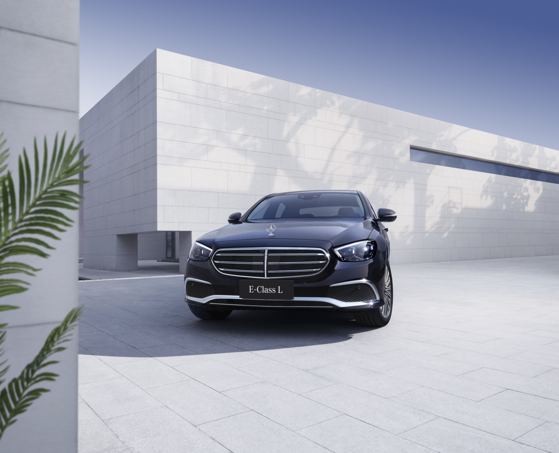 Download Vehicle Mercedes-Benz E 300 4k Ultra HD Wallpaper