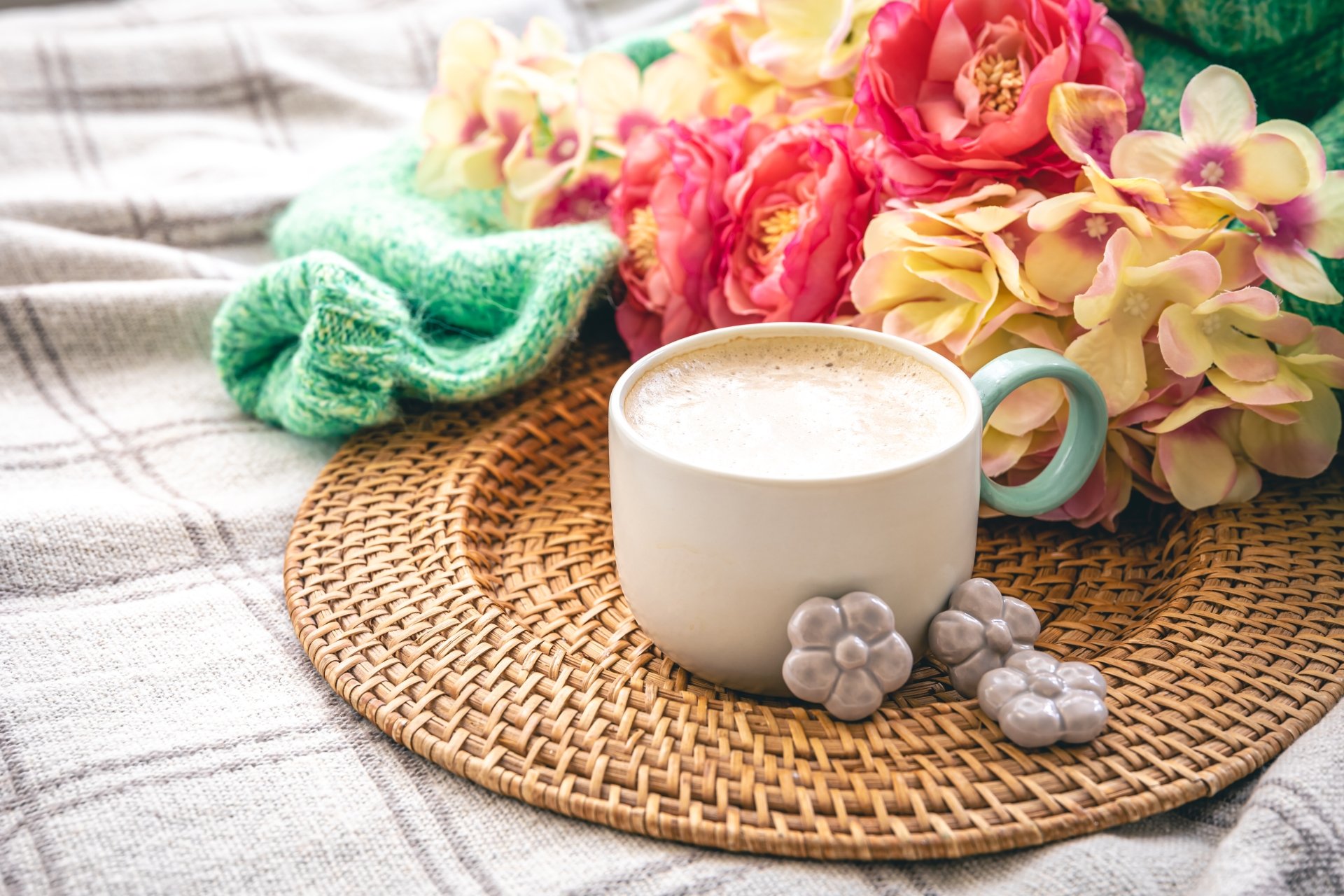 Morning Latte & Blooms — 5K Ultra HD Wallpaper