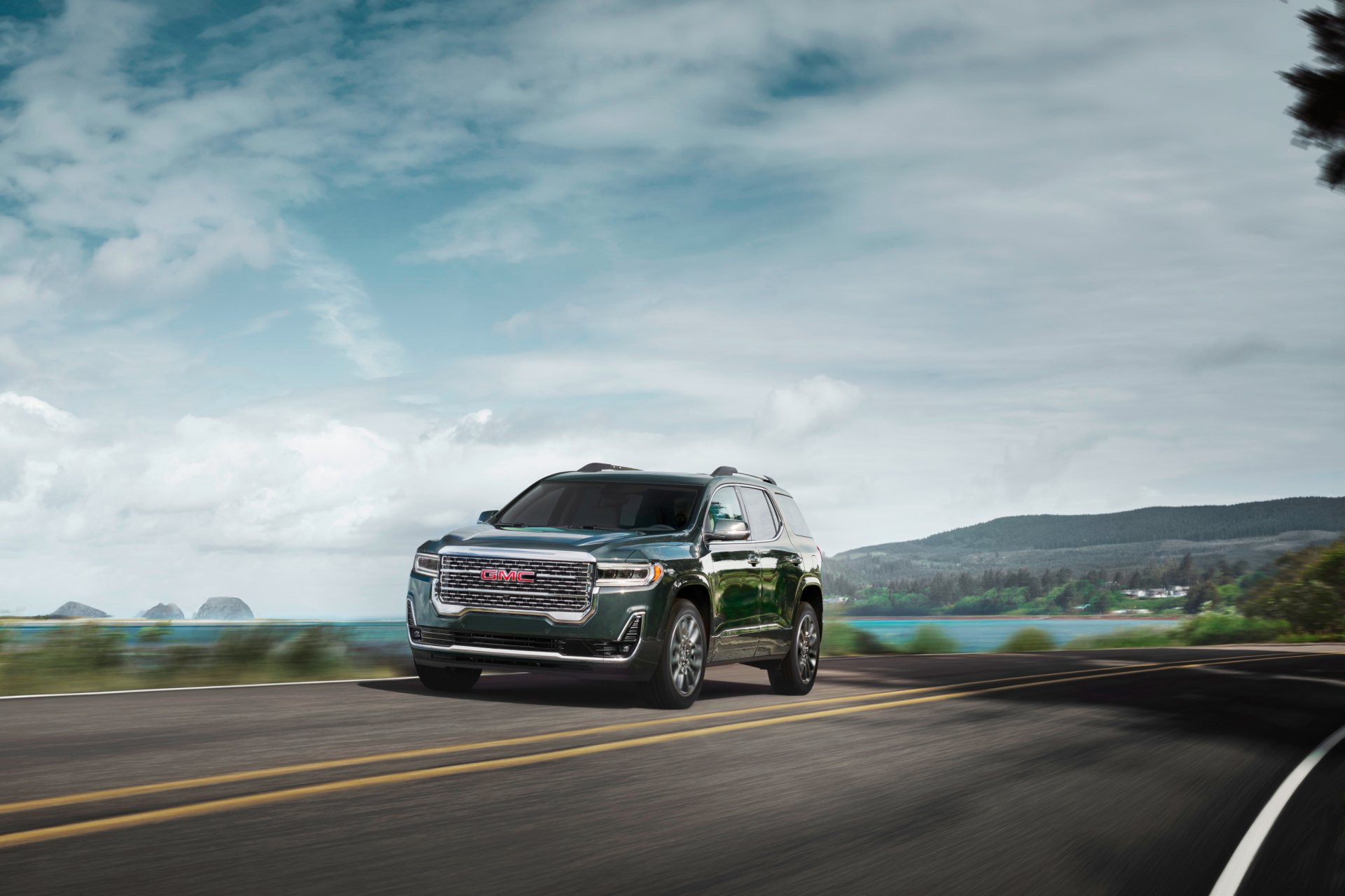 Download Vehicle GMC Acadia Denali HD Wallpaper