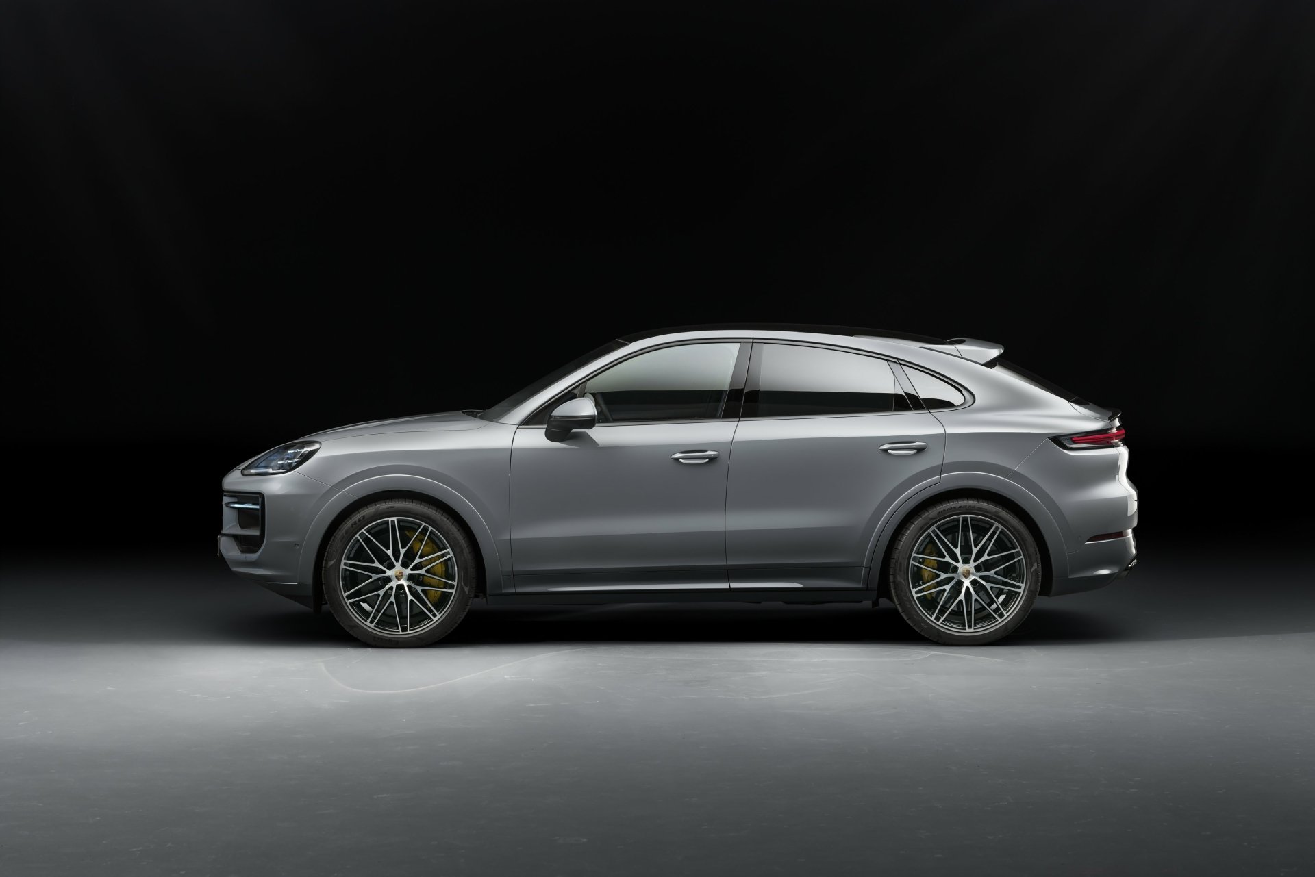 Download Vehicle Porsche Cayenne 4k Ultra HD Wallpaper