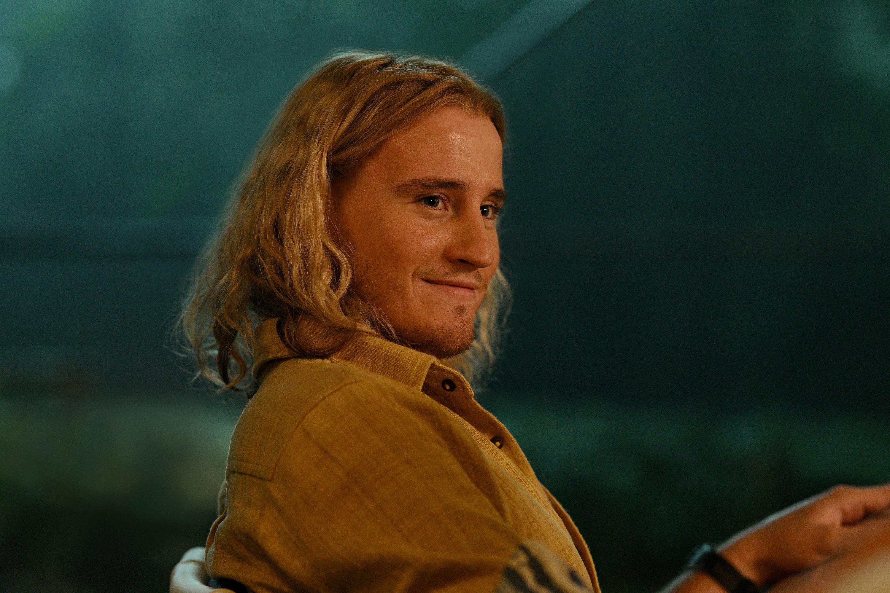 Apples Never Fall TV Show HD Wallpaper - Smiling Character Scene