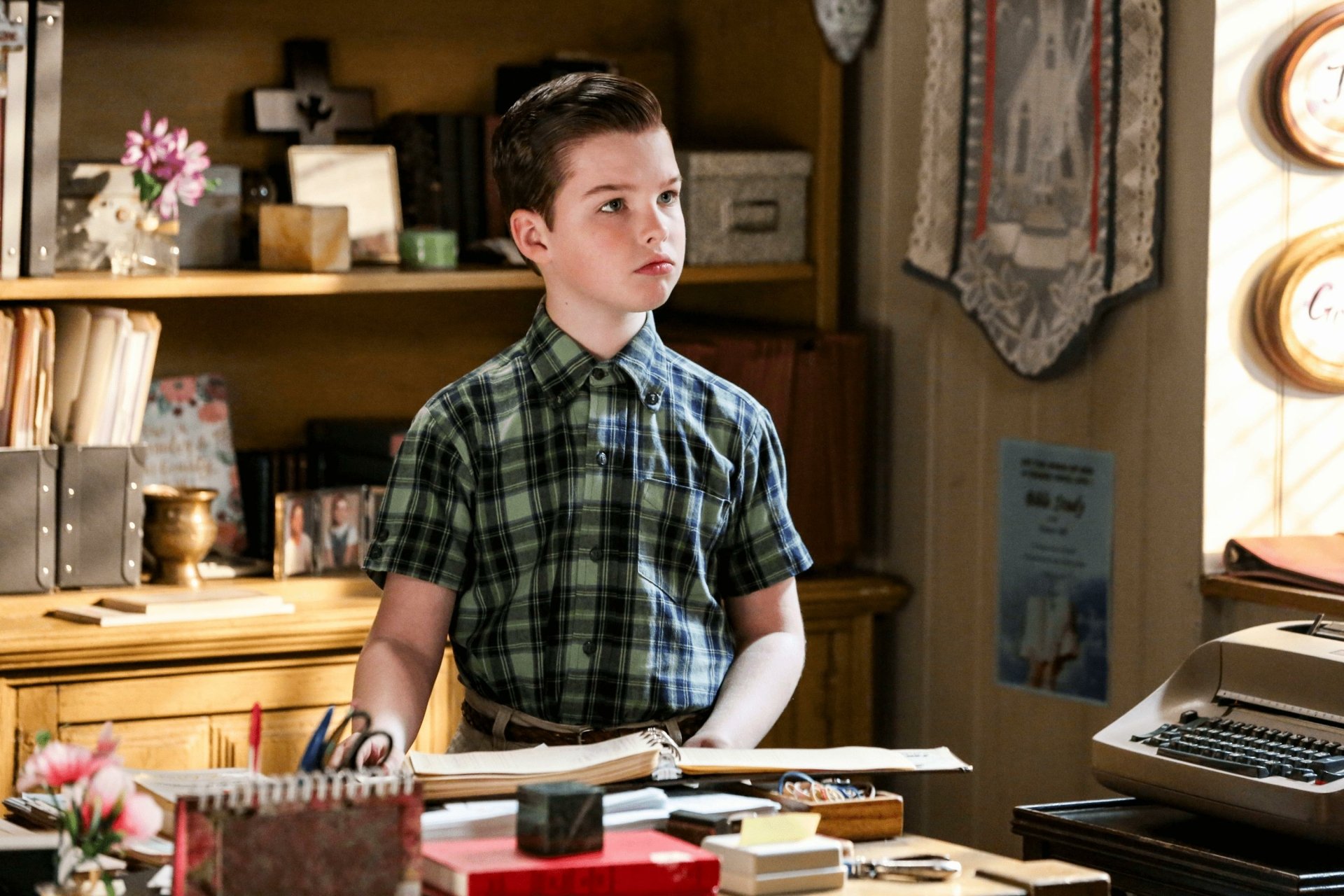 Young Sheldon HD Wallpaper - Genius at Work