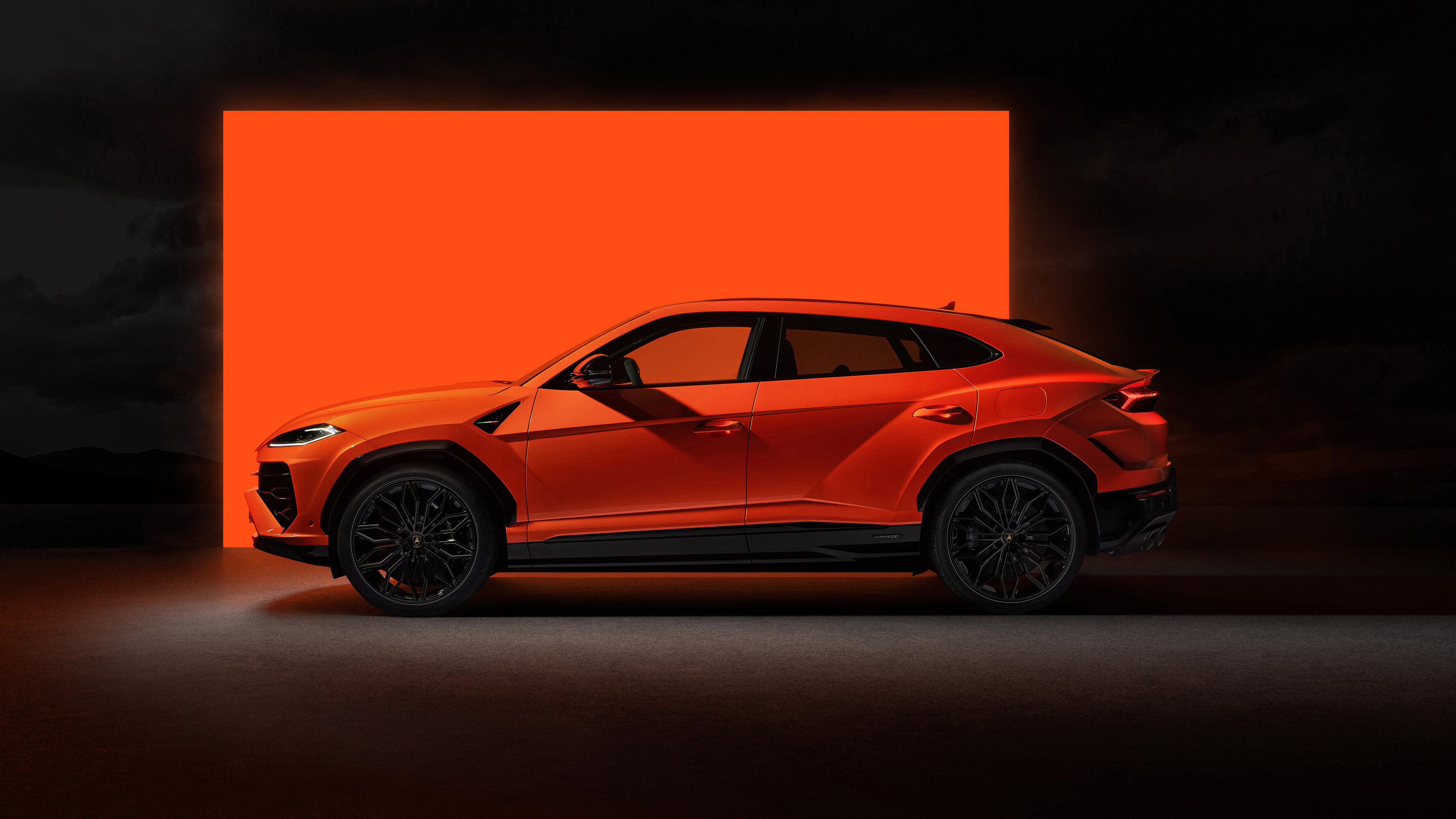 Lamborghini Urus 4K Ultra HD Wallpaper