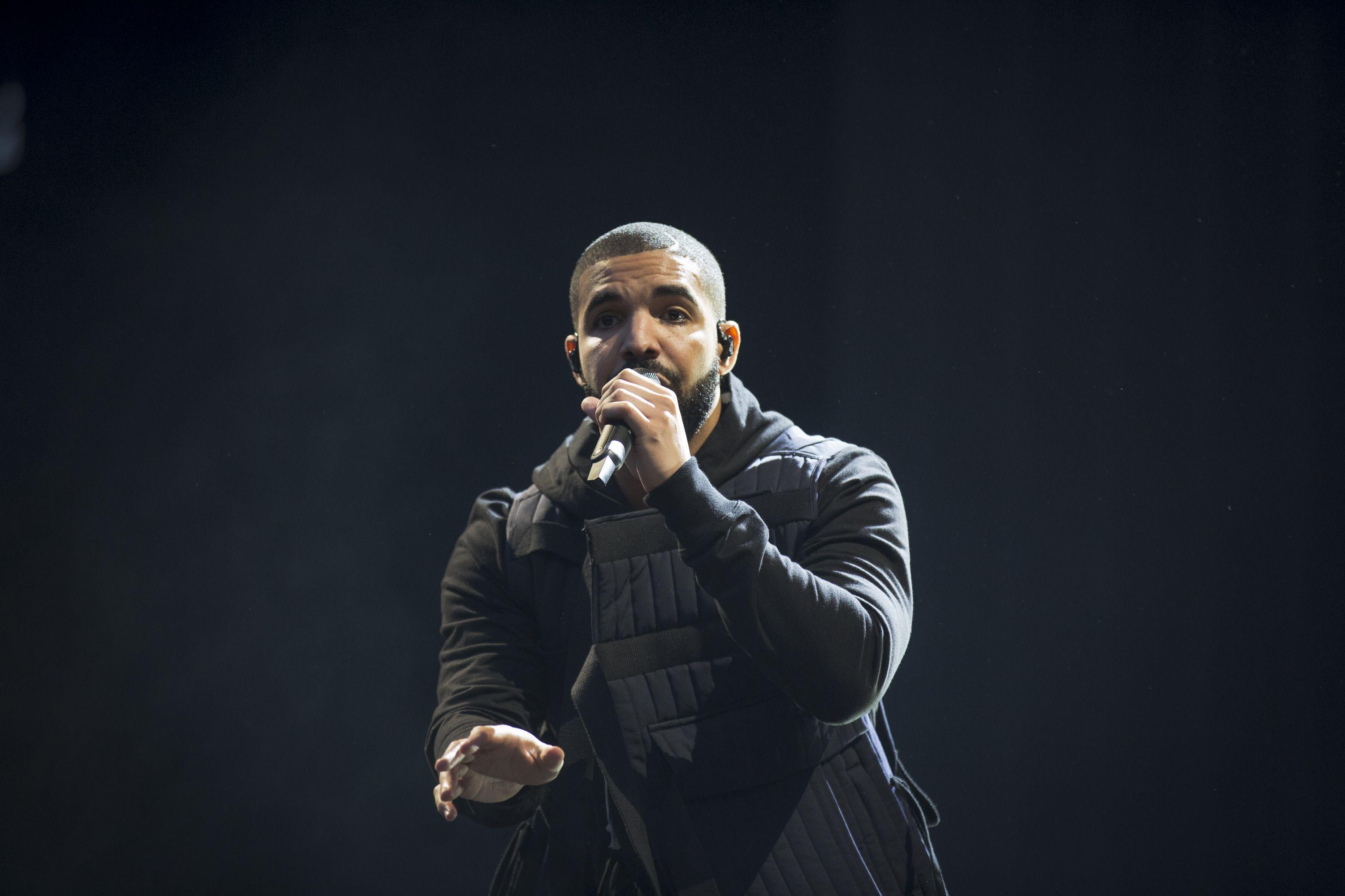 Drake HD Wallpaper: Captivating Moments in Music