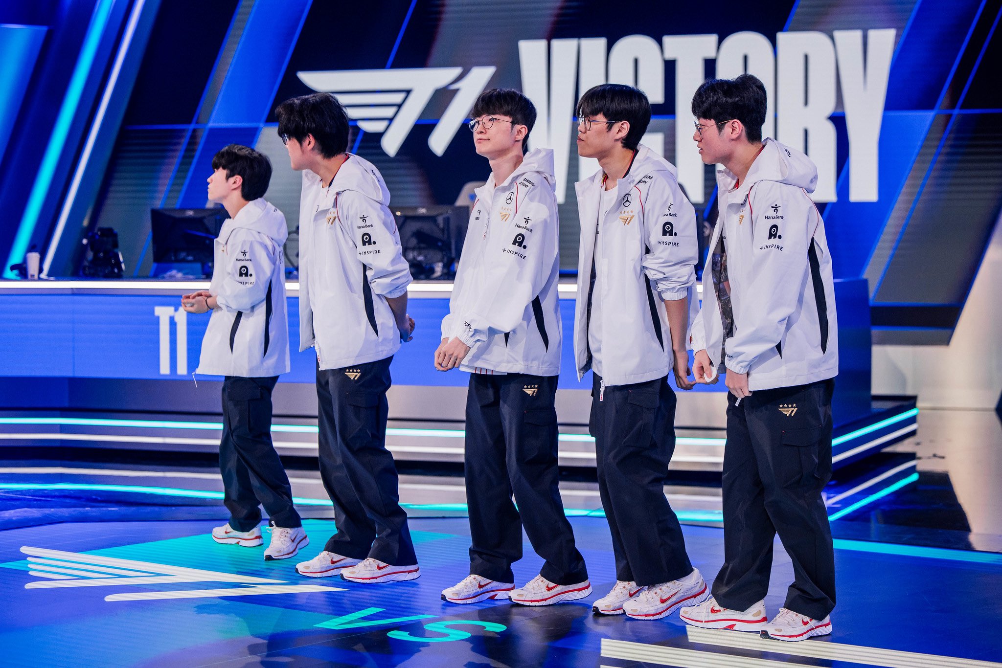 T1 Victory: HD Wallpaper Featuring Faker in League of Legends