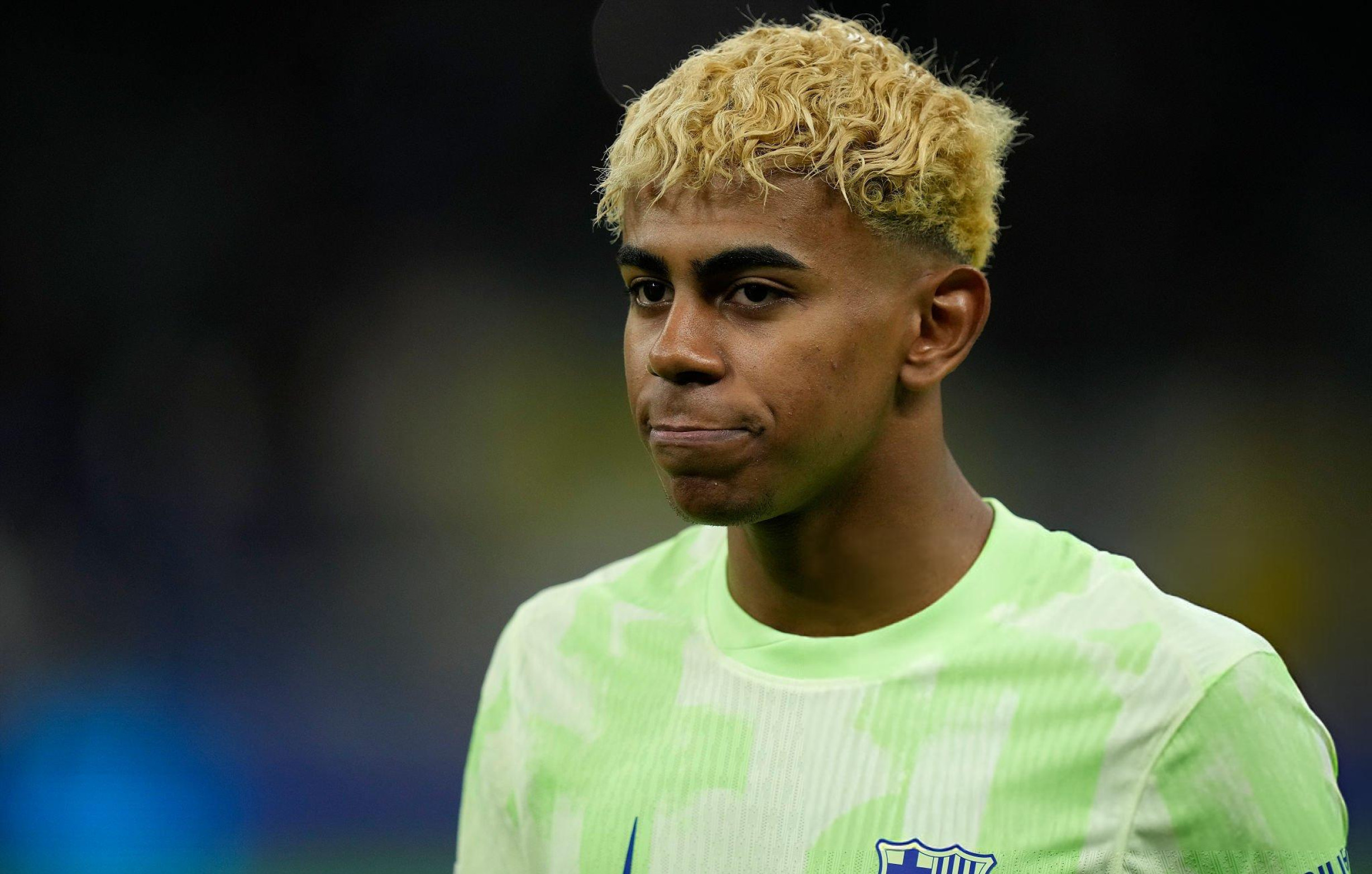 HD Wallpaper of Lamine Yamal – FC Barcelona Soccer Star