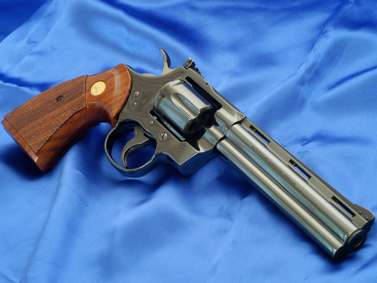 Classic Colt Revolver HD Wallpaper: Timeless Man-Made Precision
