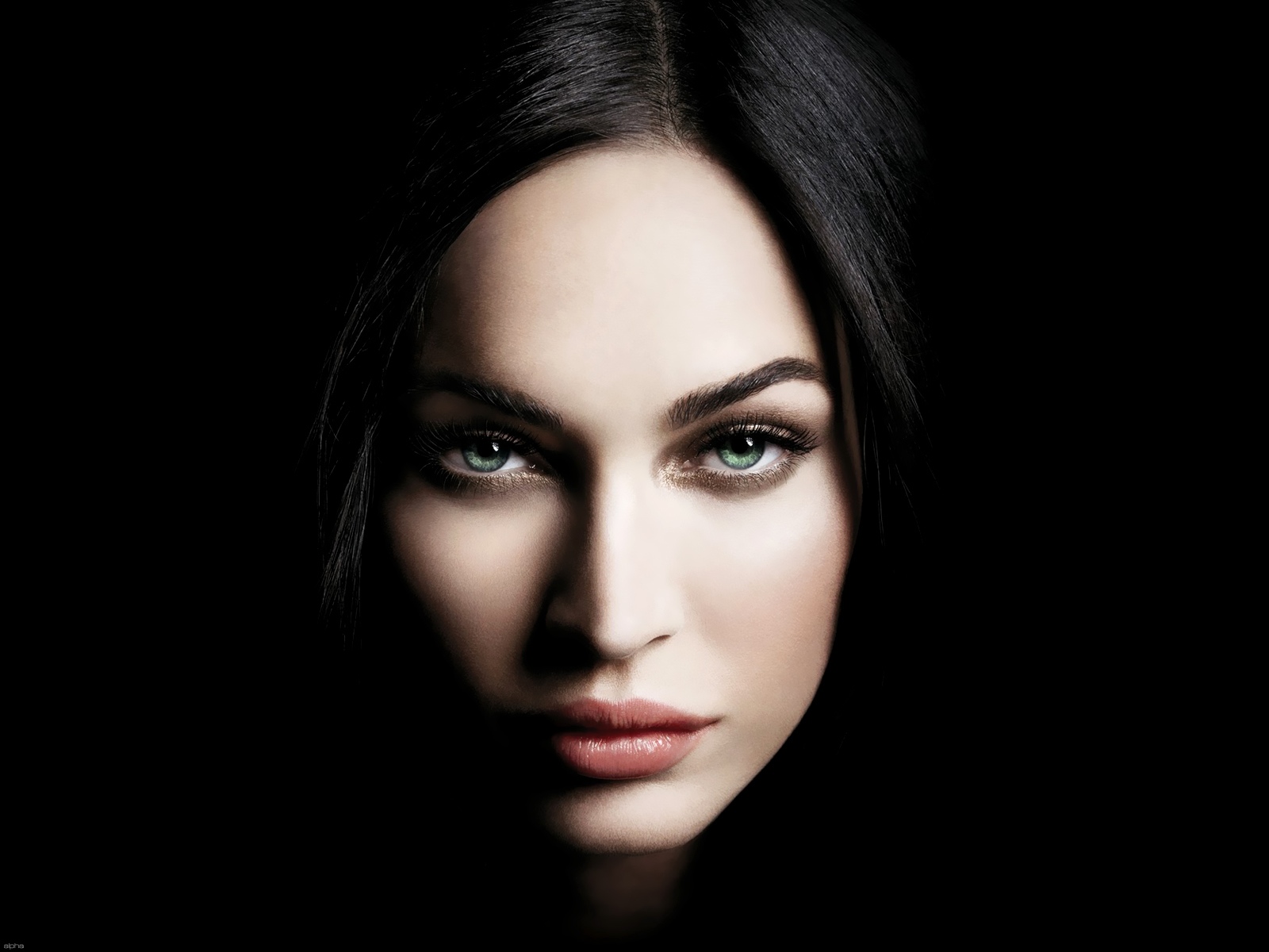 Download Celebrity Megan Fox Wallpaper