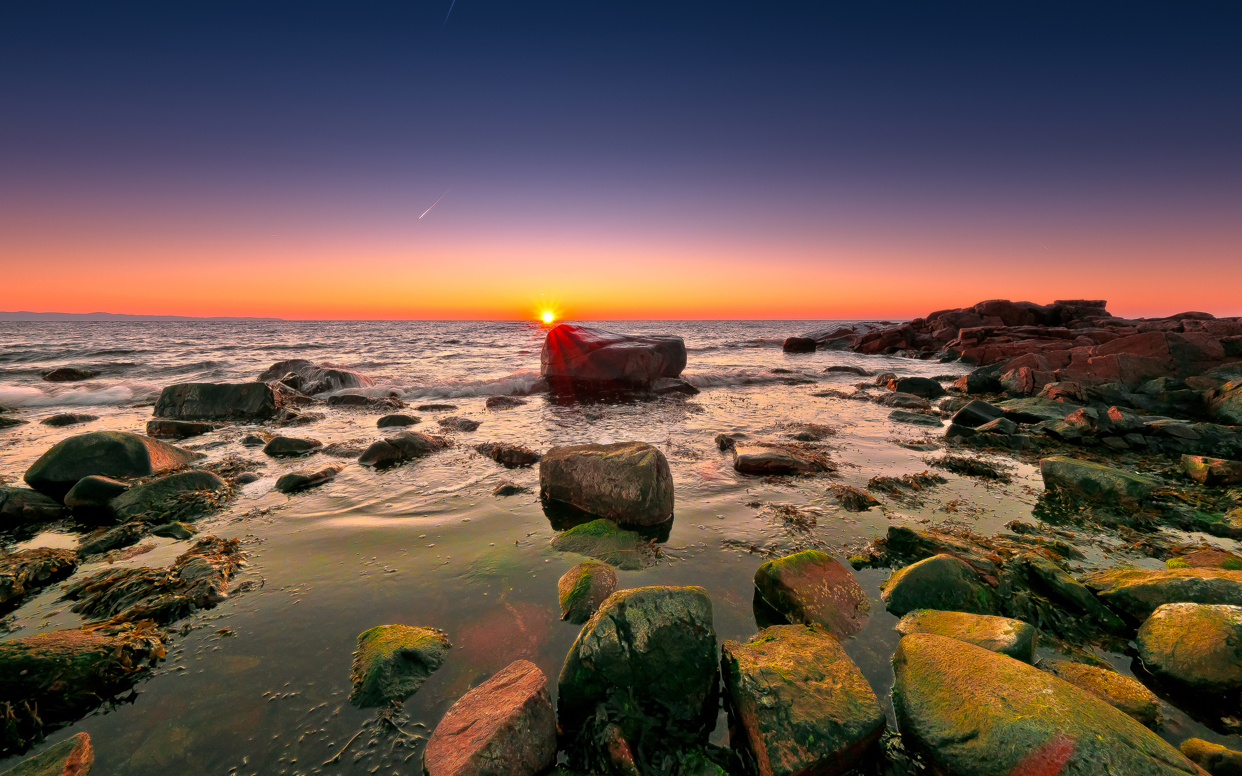 HD Nature Sunset Bliss: Tranquil Rocky Shoreline