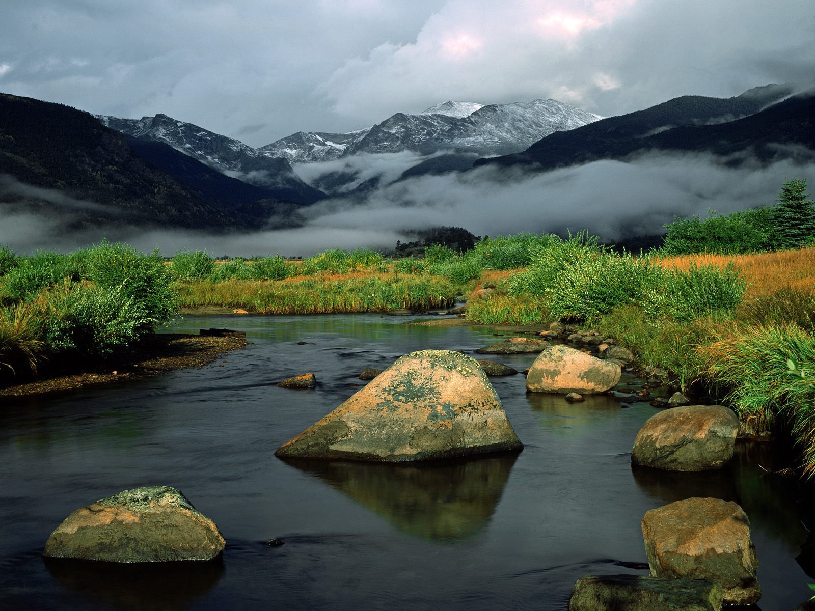 Misty Mountain Stream — HD Nature Wallpaper | 1600x1200 | Wallpaper Abyss