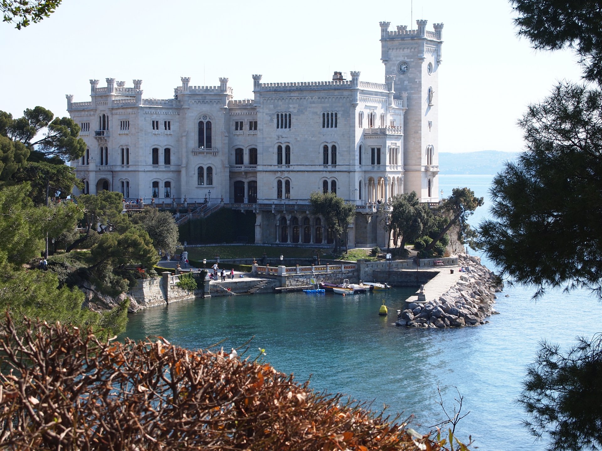 Castello di Miramare by mikevero