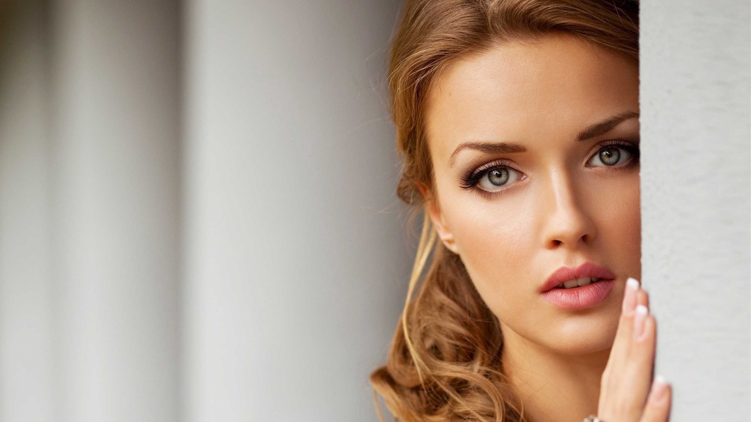 Elegant Woman Face - HD Wallpaper