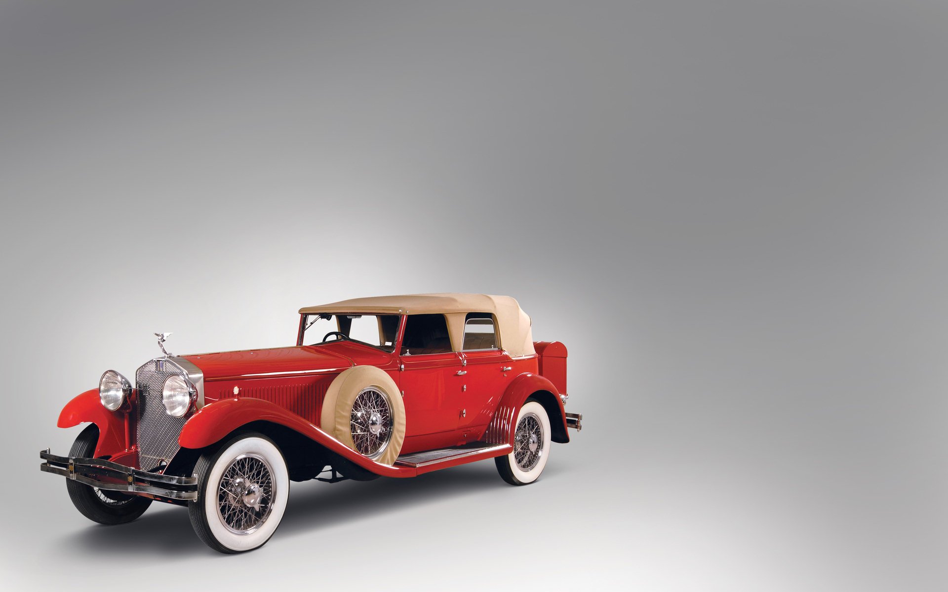 Vintage Red Rolls-Royce Classic Car – HD Retro Vehicle Wallpaper