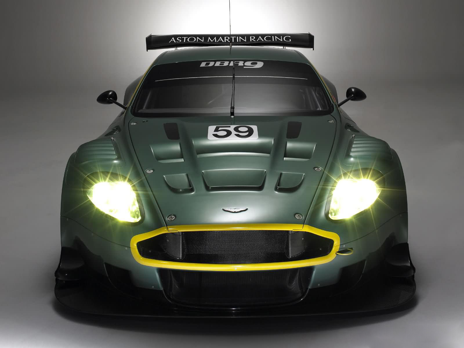 Download Vehicle Aston Martin DBR9 HD Wallpaper