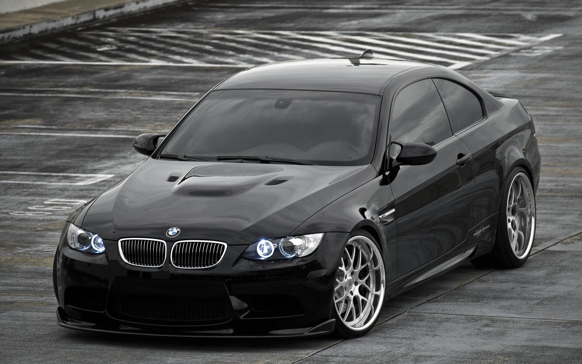 Sleek BMW HD Wallpaper – Ultimate Vehicle Elegance