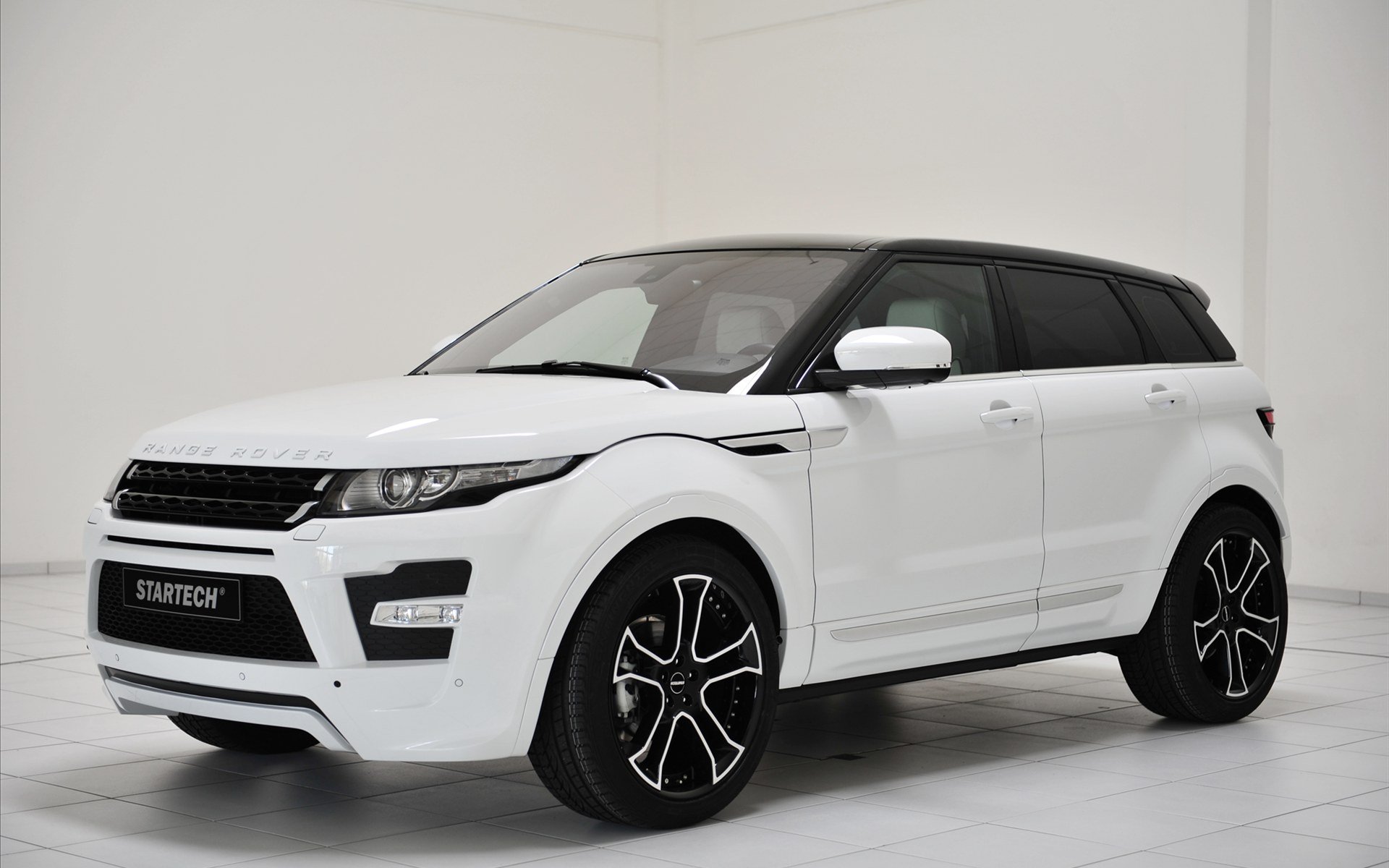 HD Range Rover Elegance: Sleek Vehicle Wallpaper