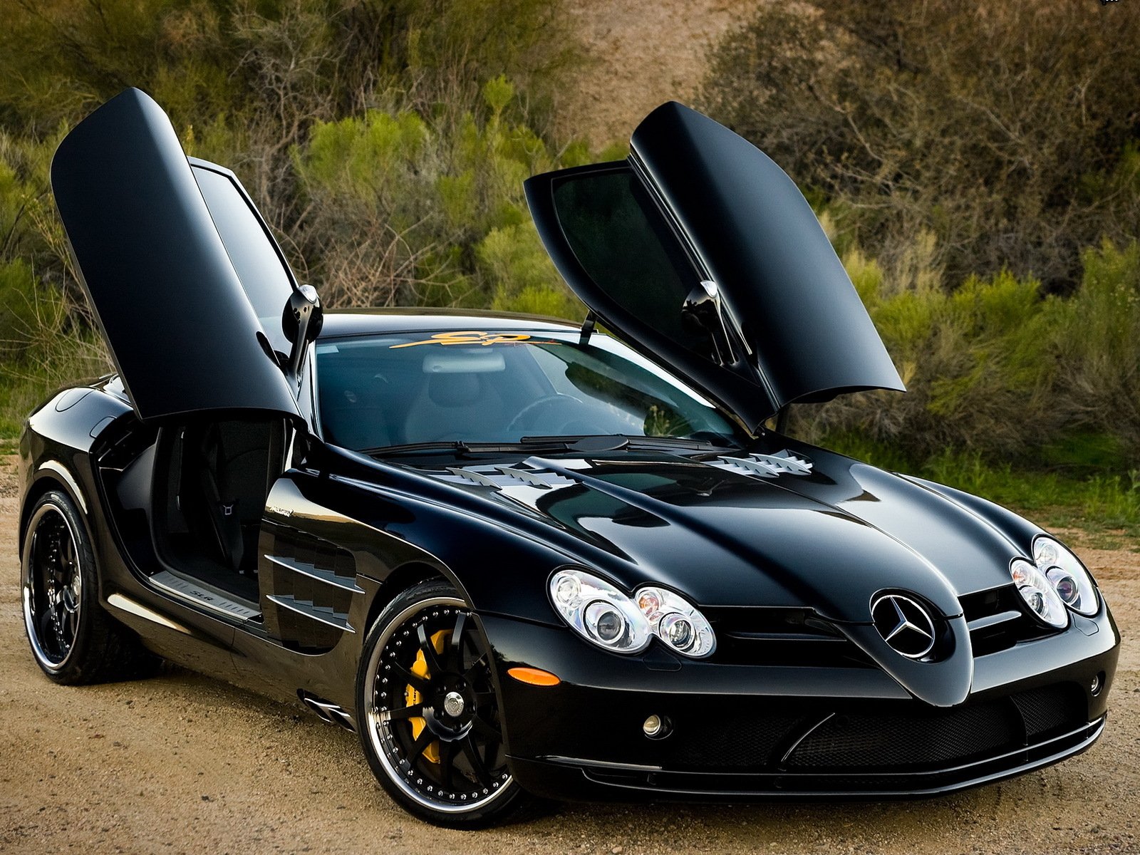 Mercedes Elegance: Stunning HD Wallpaper of a Luxury Sports Vehicle