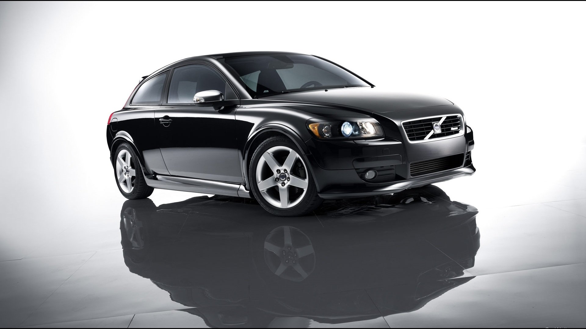 Download Vehicle Volvo HD Wallpaper